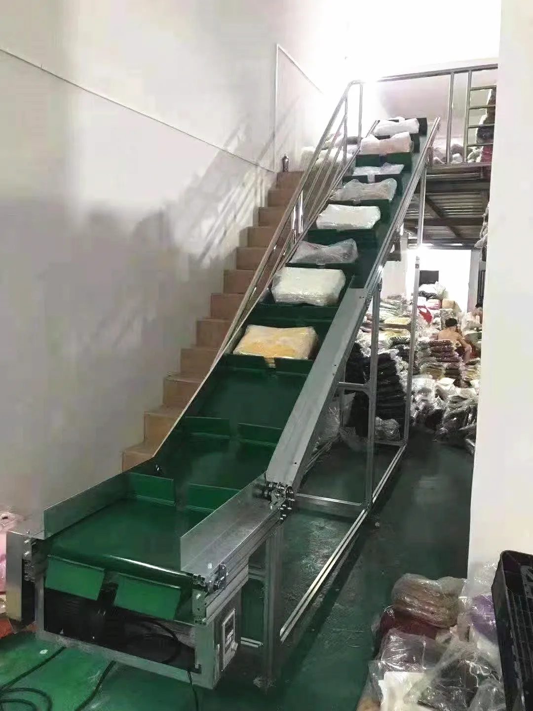 Zhongde Automatic Z-Belt Conveyor - Efficient Material Handling