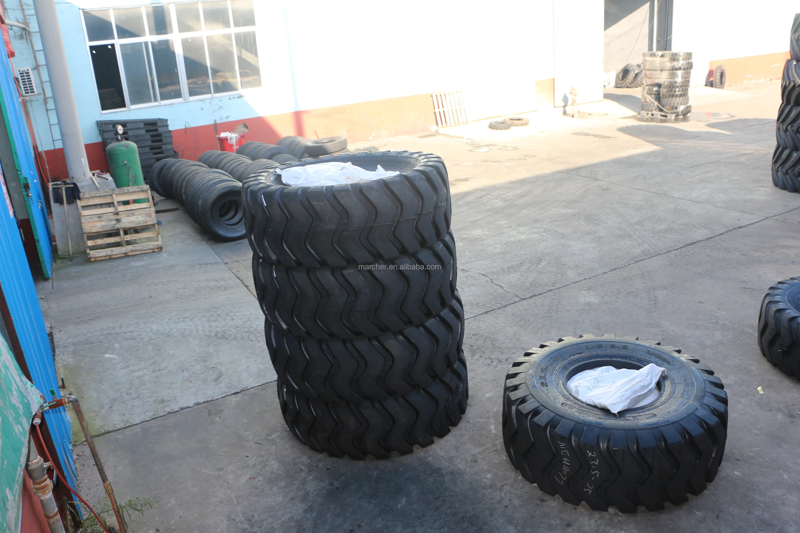 Marcher Brand Bogie Tire 750/55-26.5 With Tracks In Forest Spider ...