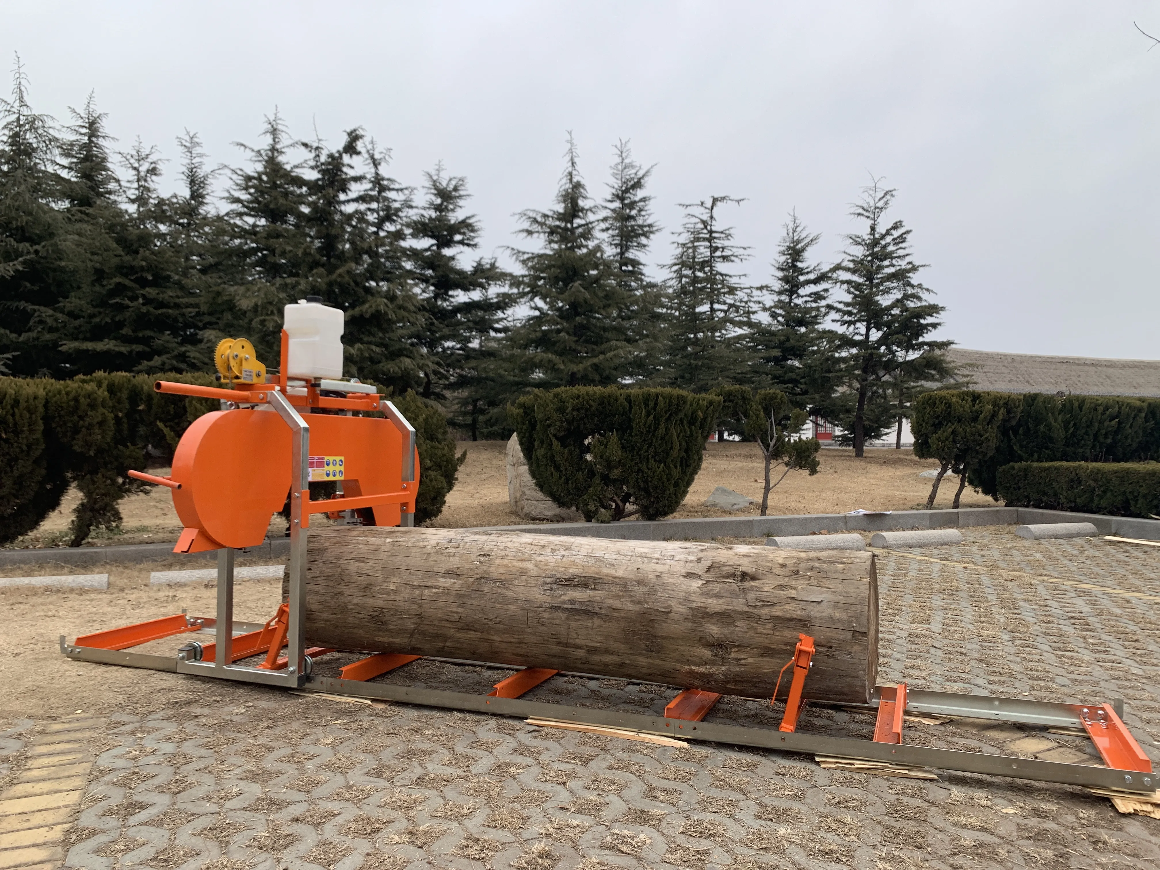 Mini Sawmill - Portable Bandsaw Mill for Woodworking