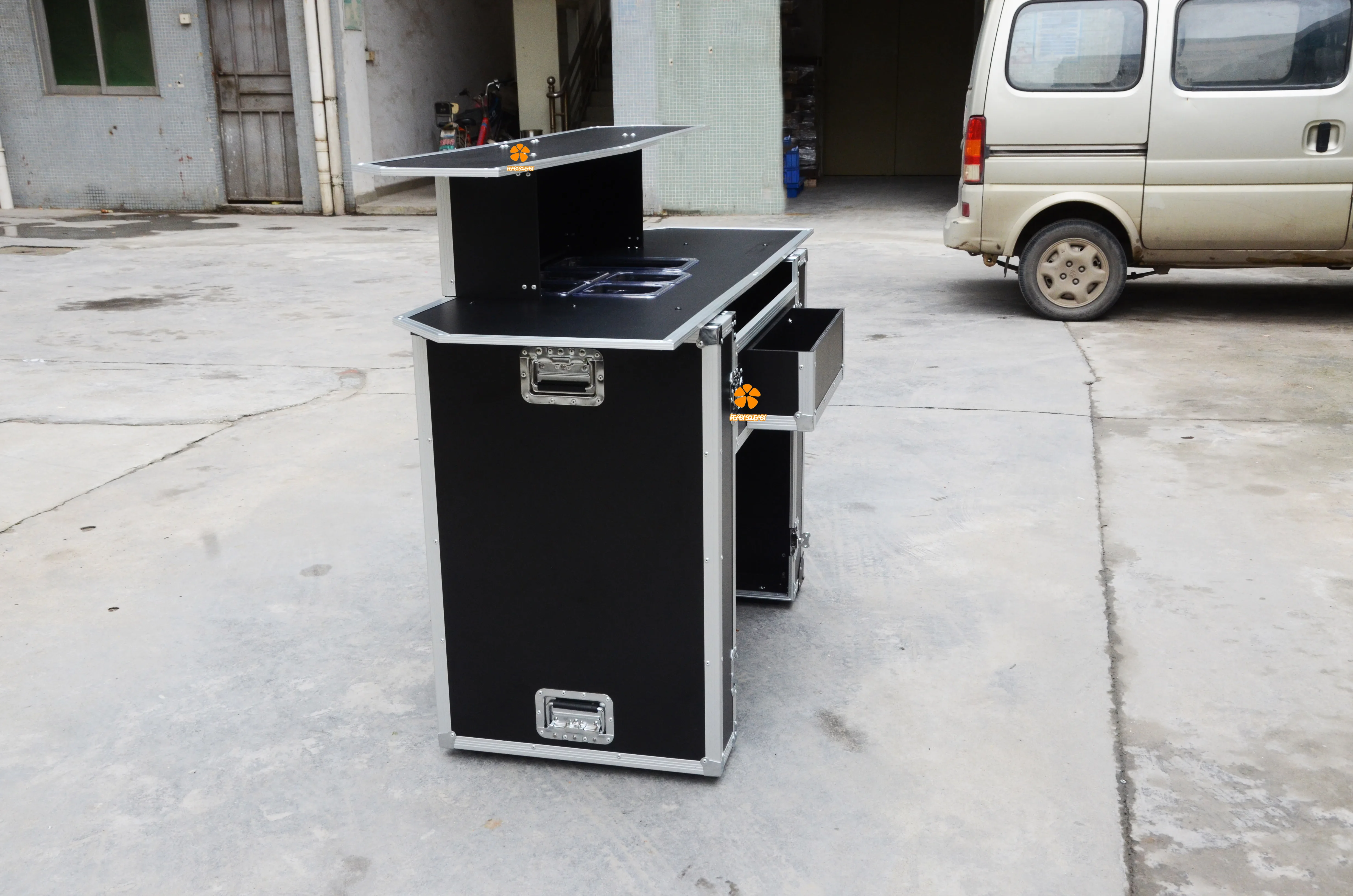 Mobile Bar Flight Case - Durable, Lightweight, Customizable