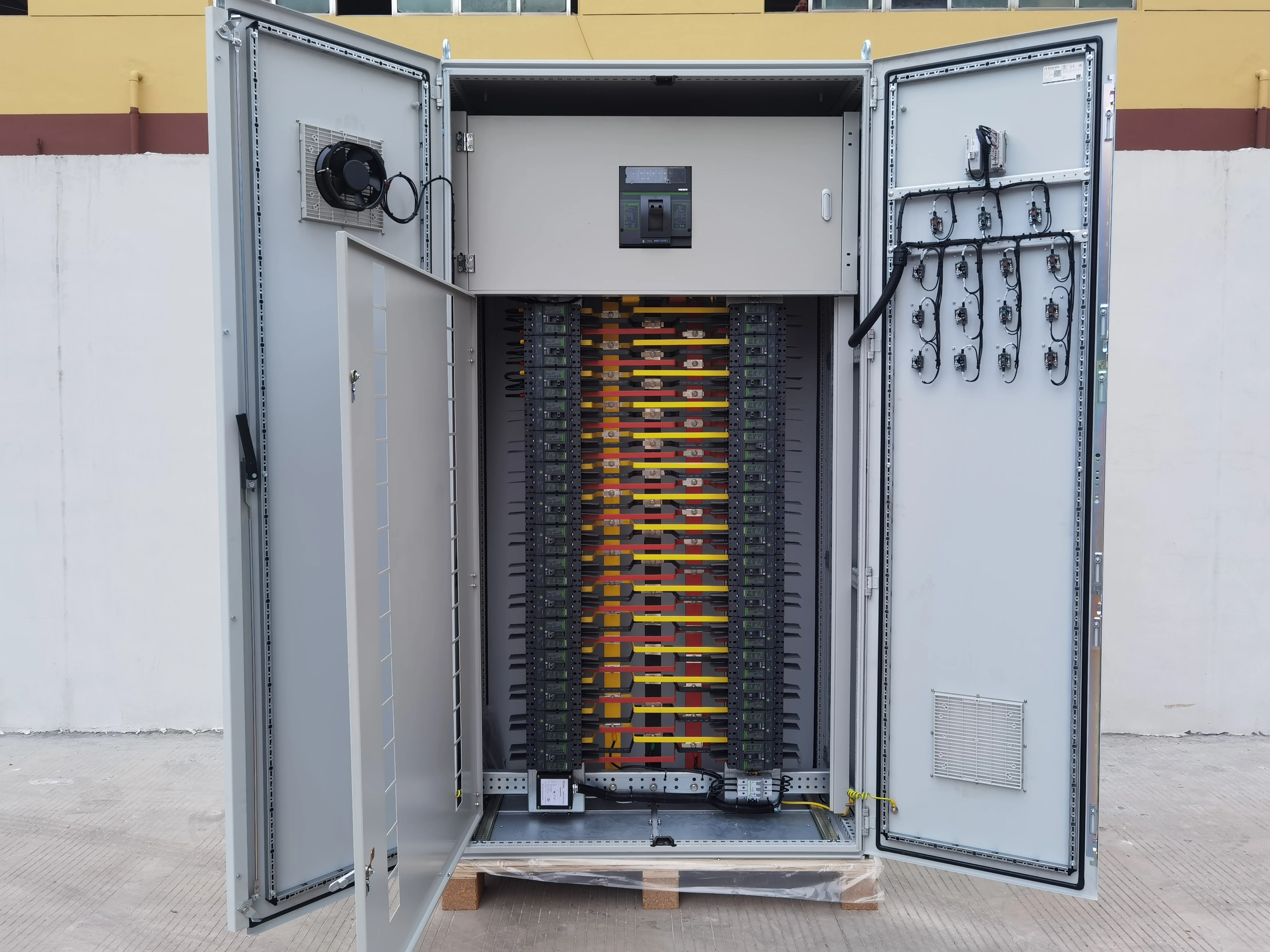 Low Voltage Power Distribution Panels - Reliable & Efficient