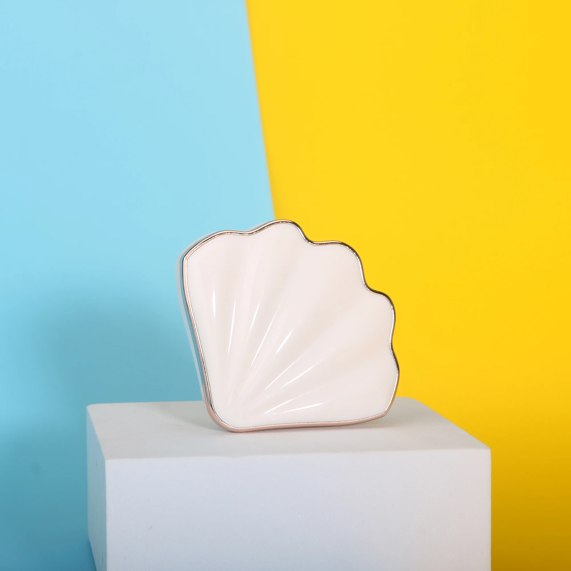 Small Size White Shell Blush Palette Box Empty Plastic Highlighting ...