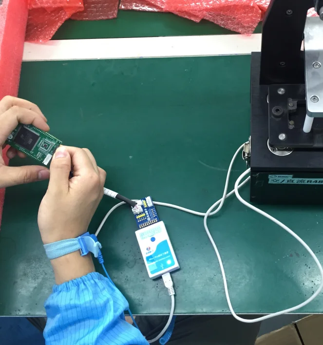 Single Phase Pdu 230v 63a 12c13+12c19 Outlets With 4 Group Control ...