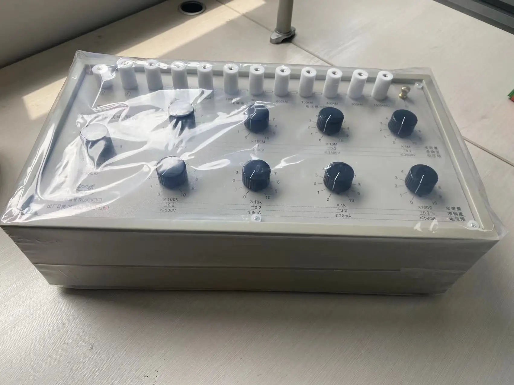 DC High Resistance Box - Precision Megohmmeter Calibration