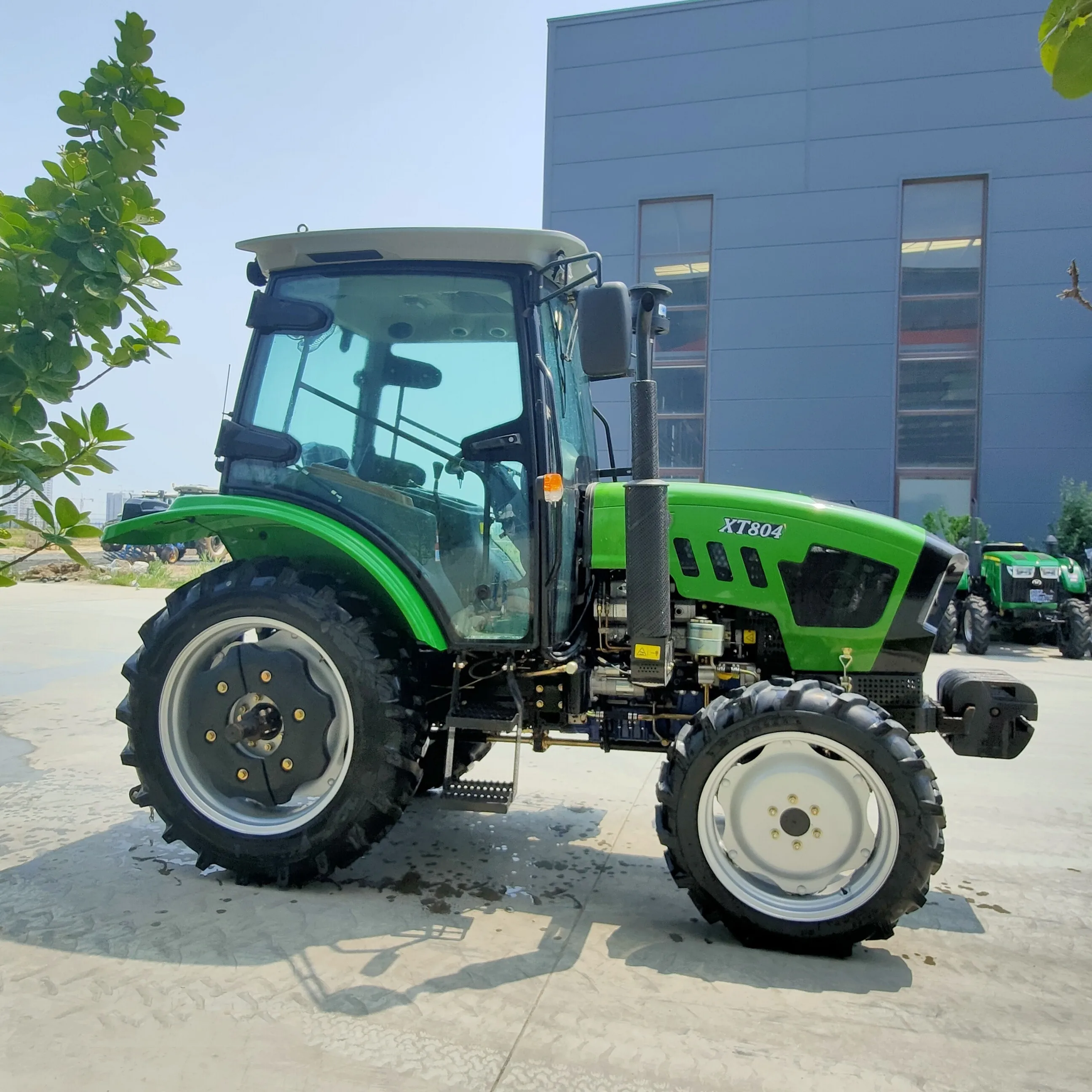 4X4 70hp AC Tracteur à cabine Moteur diesel Agricola Traktor pour ...