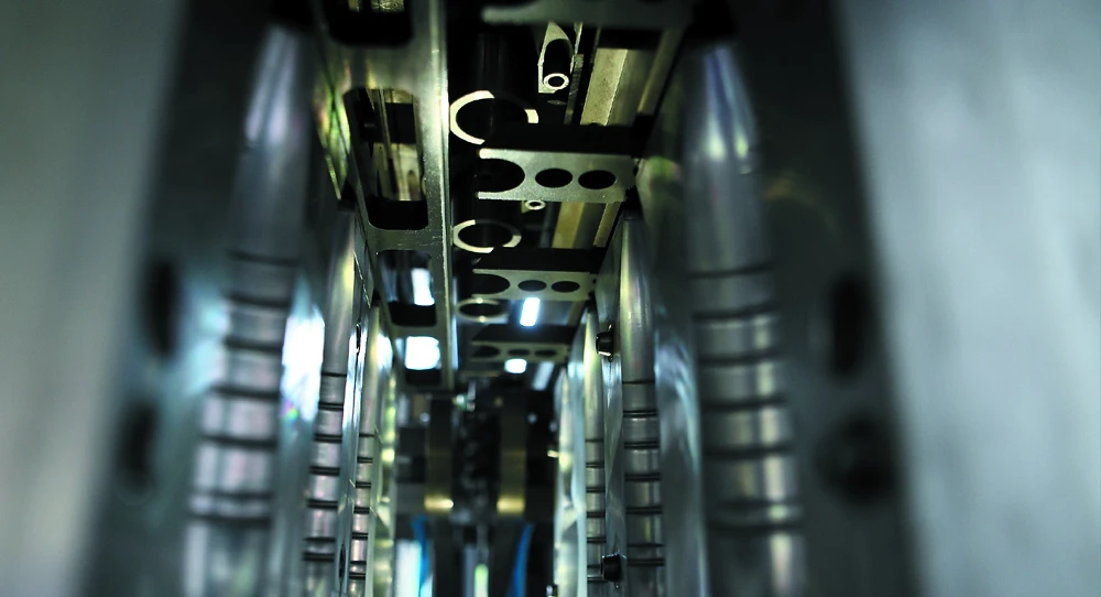 Faygo Union Automatic PET Bottle Blowing Machine - High Speed & Efficiency