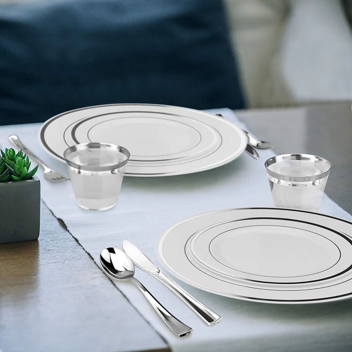 Elegant Trimmed Disposable Plastic Dinnerware Sets for Weddings