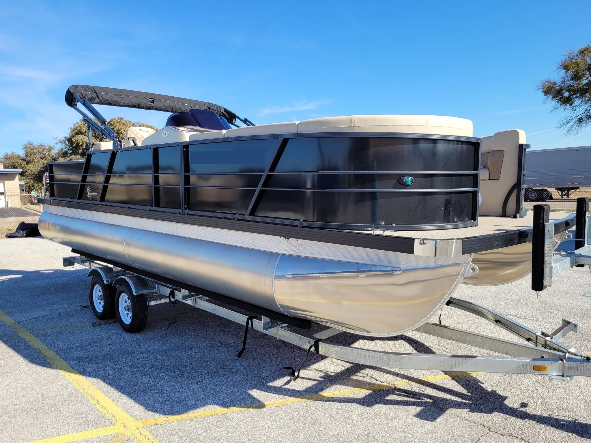 9M Pontoon Boat Manufacturer - Tritoon Boat with Sporty Pontoons