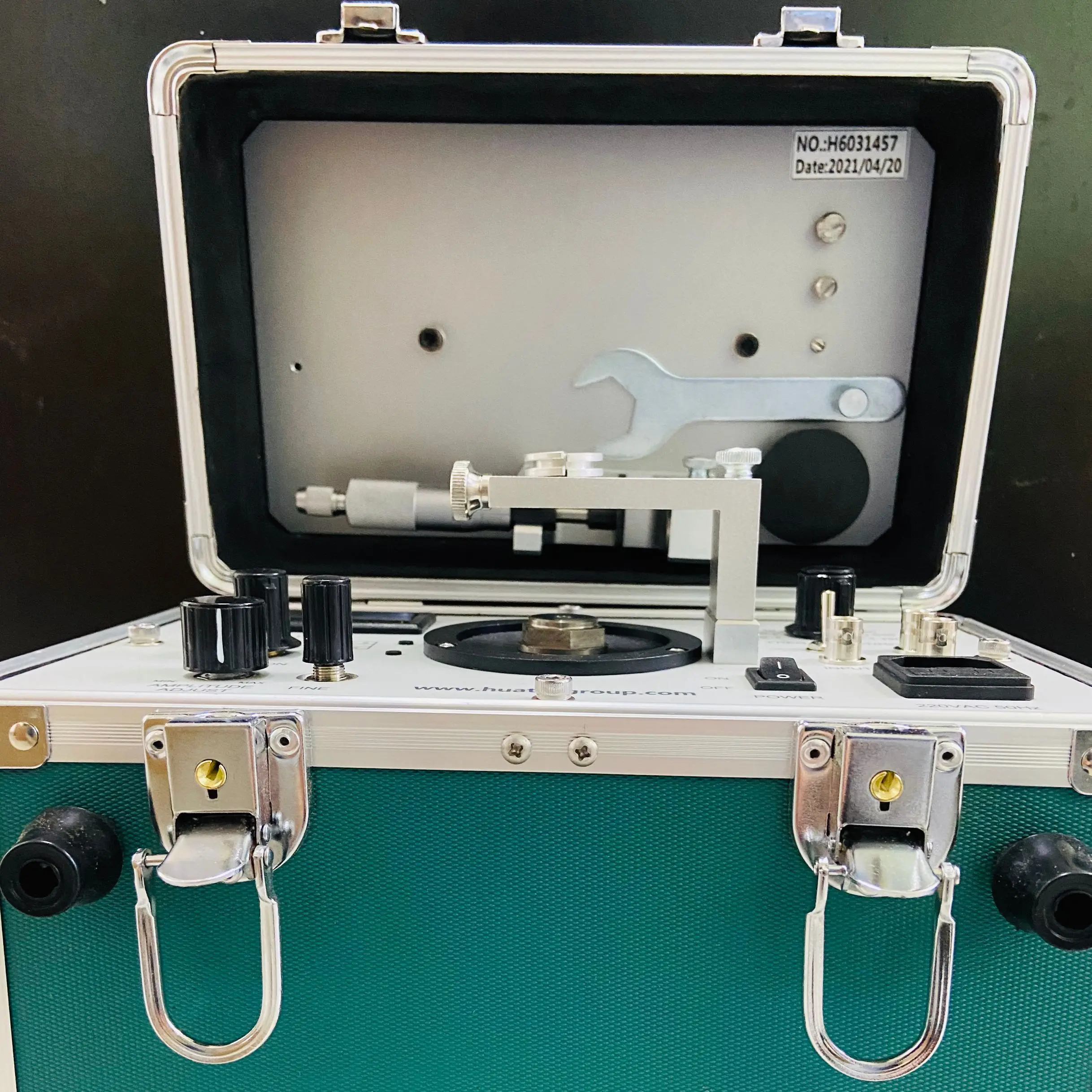 Hg-5020i Digital Vibration Calibrator - Precision & Reliability