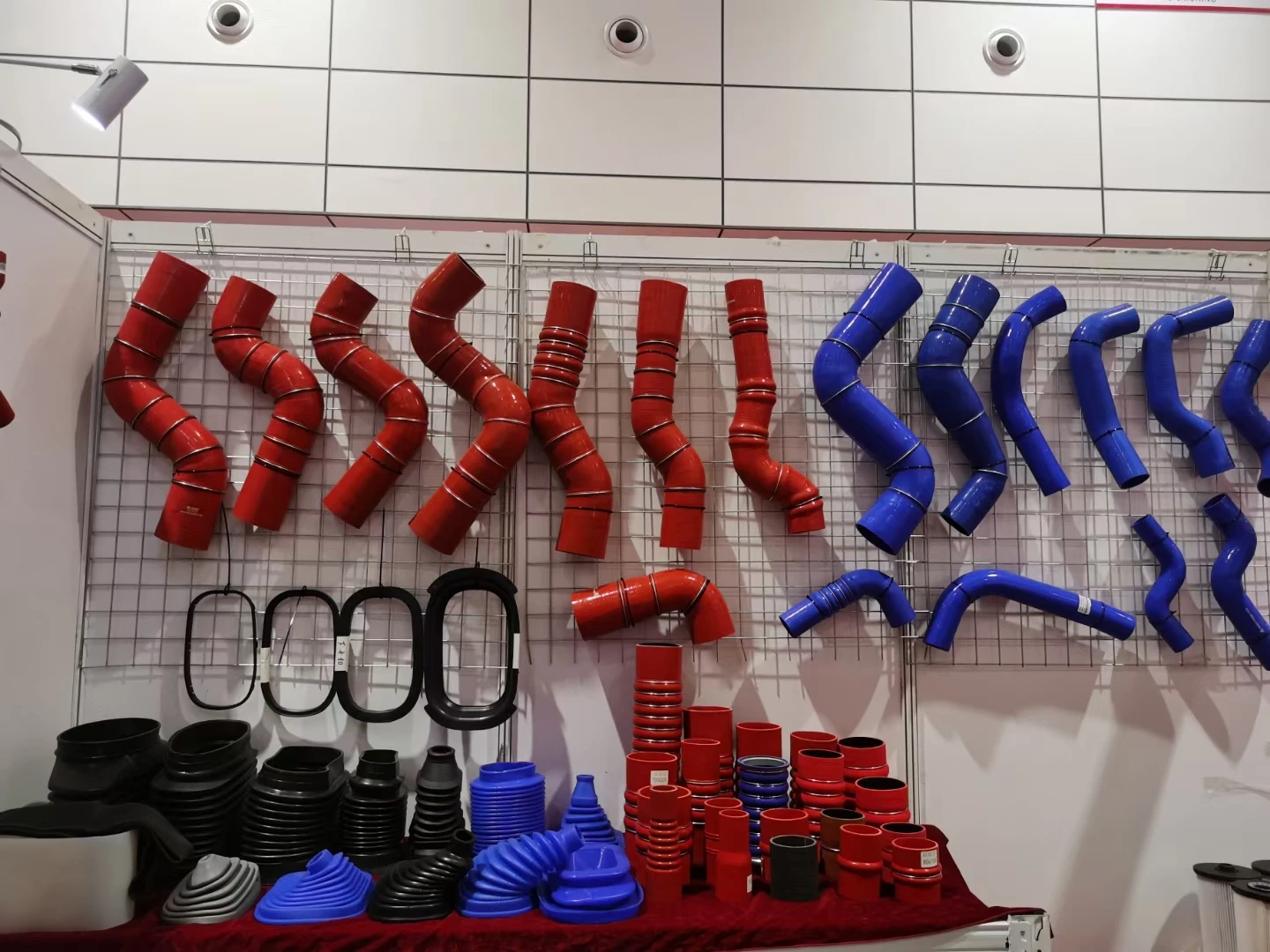 Customized Train Railway Uses Rubber Hose Parts OEM Silicone Hose