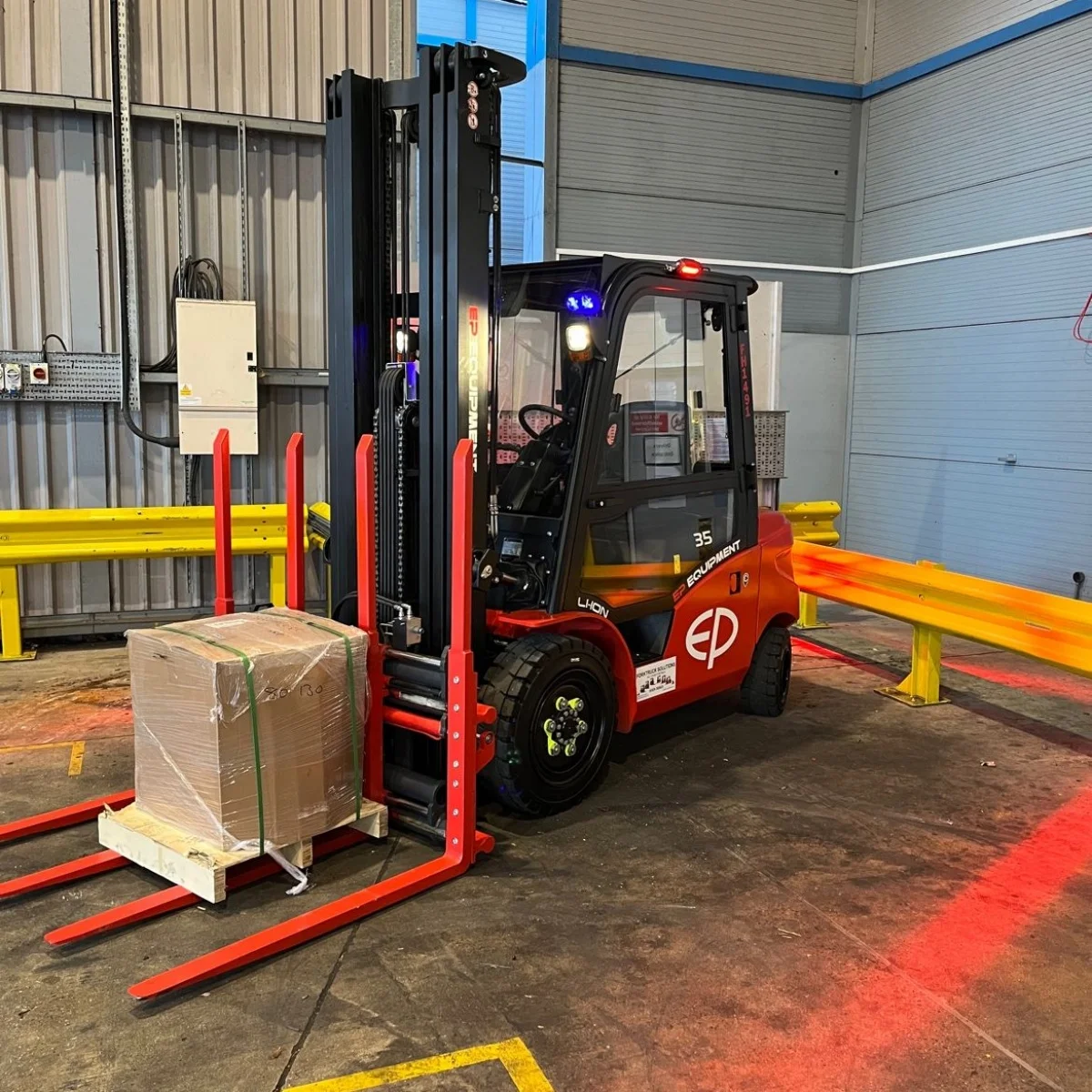 3500kgs Lithium Powered Forklift In Compact Design With Joy Sticker ...