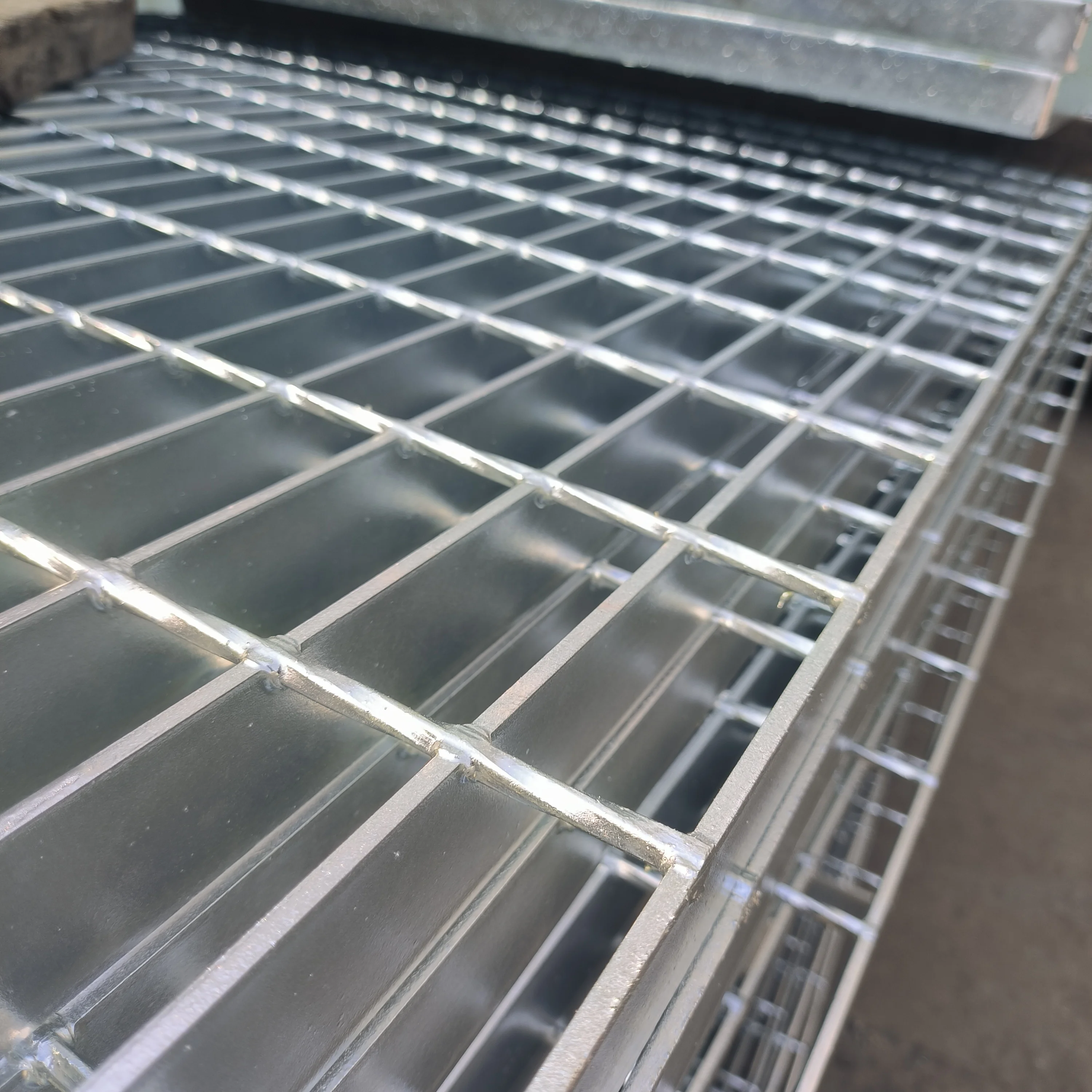 Galvanized Welded Metal Grating Walkway Flooring Industries Platform ...
