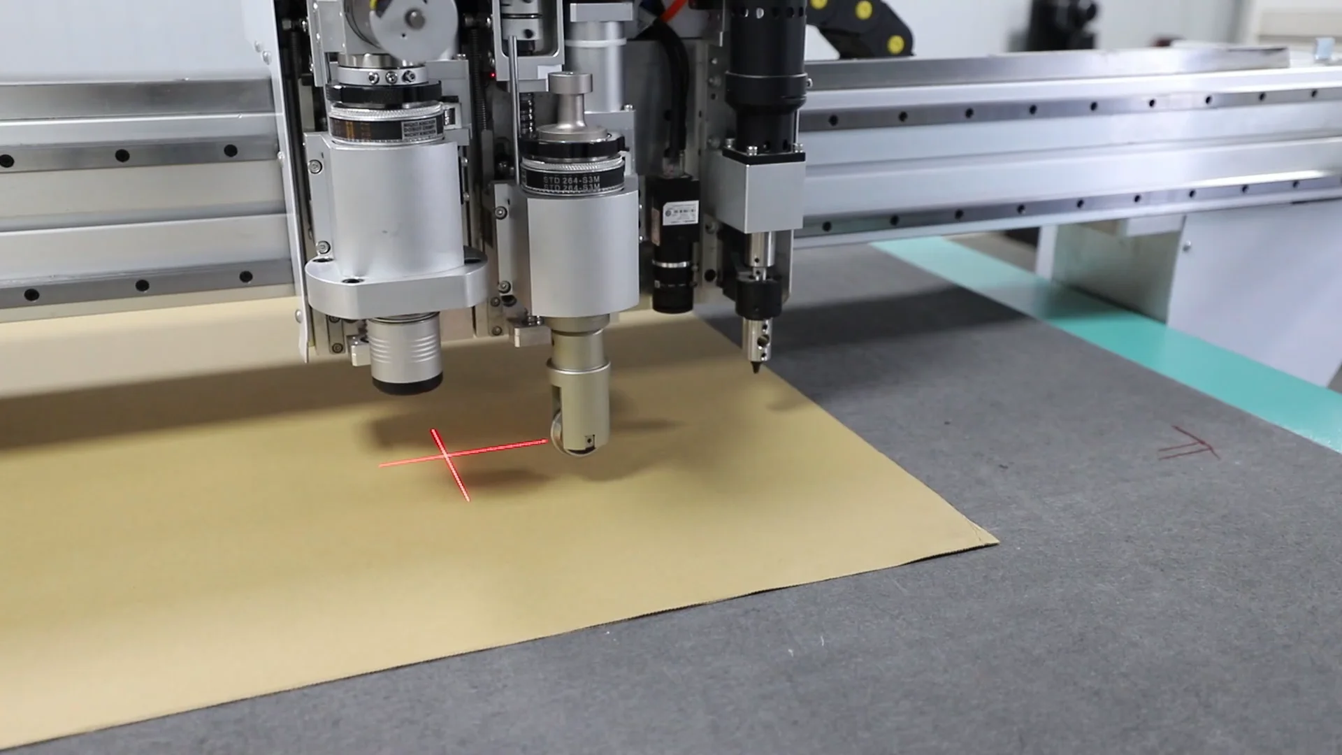 Manufacturing Plant Corrugated Panel Plotter Cardboard Flatbed Cutting ...