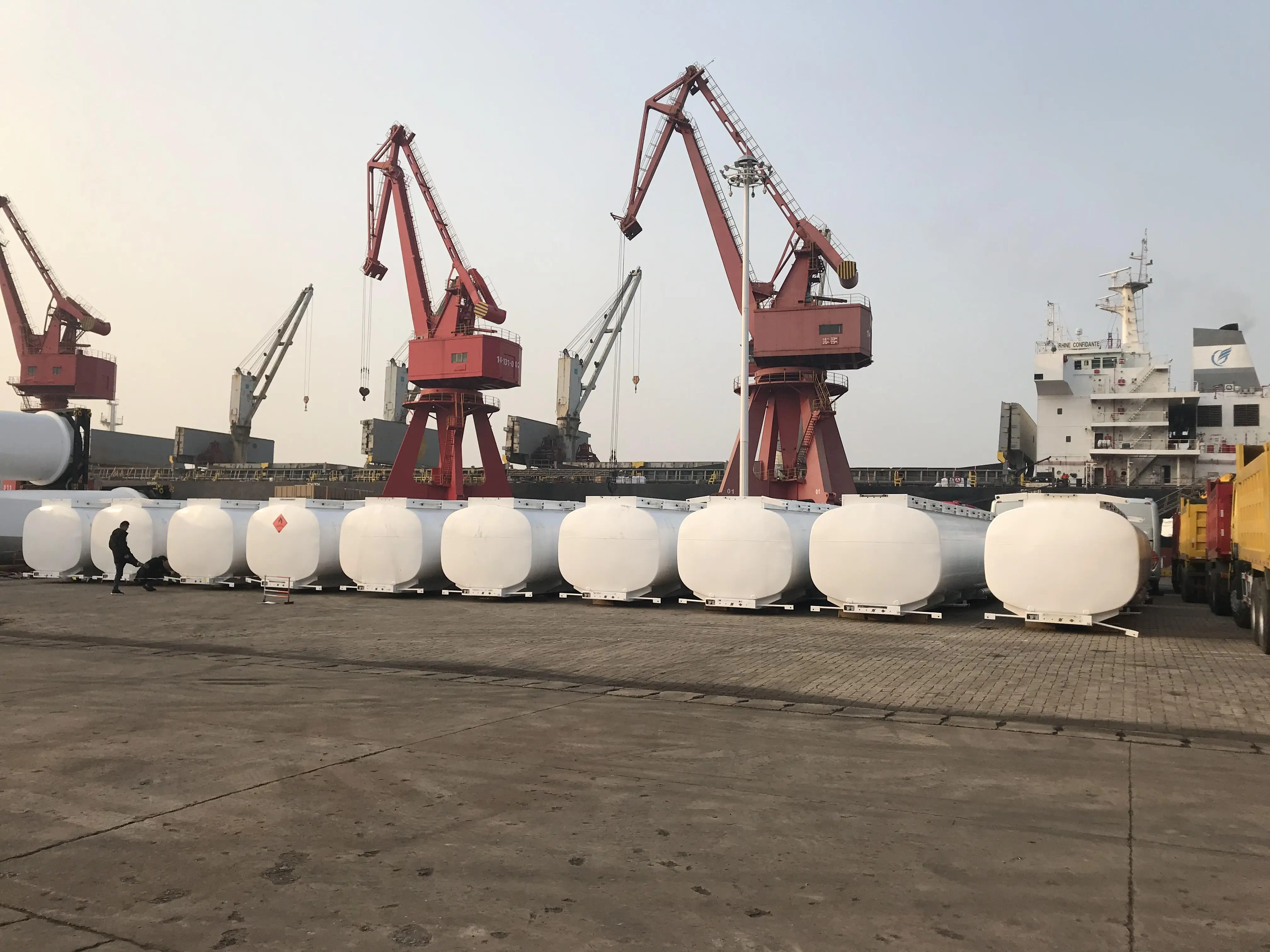 Factory Direct Sale Two Axles Hydraulic Dumper Side Dump Tipper Truck ...