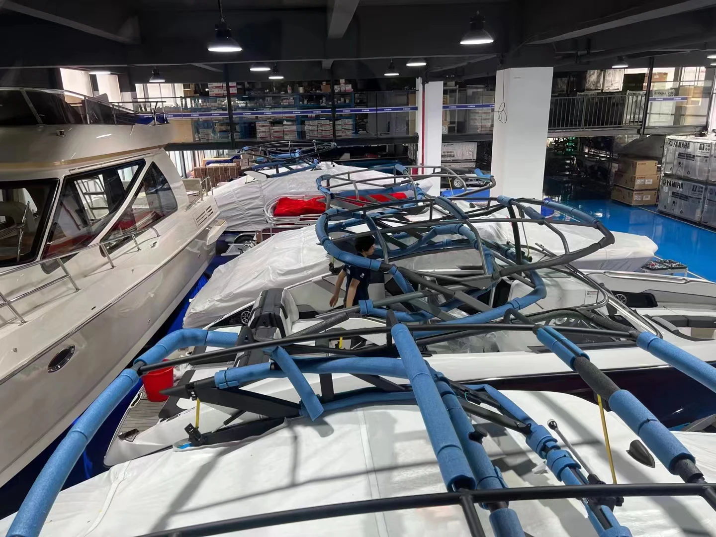 Kinocean Luxury Fiberglass Speed Boat - Perfect for Surfing