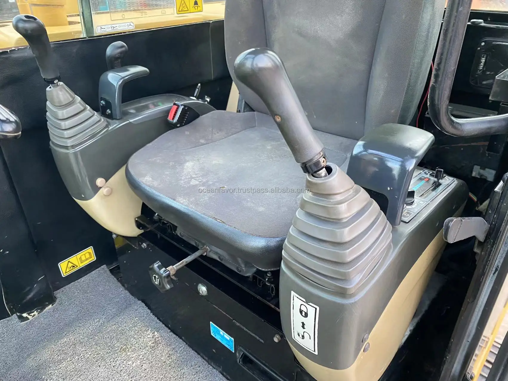 Japan Made CAT 306 E Mini Digger - Low Price & High Quality