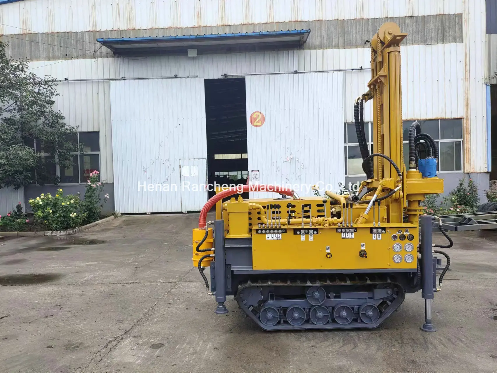 Rubber Crawler Mounted Rotary Well Drilling Machine / 150m Water Well ...