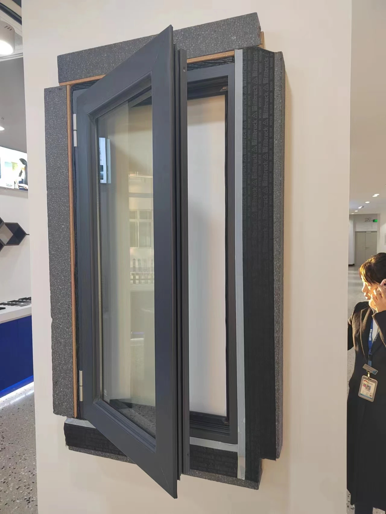 Swing Open Style Aluminum Alloy Casement Windows With Vertical Louver ...