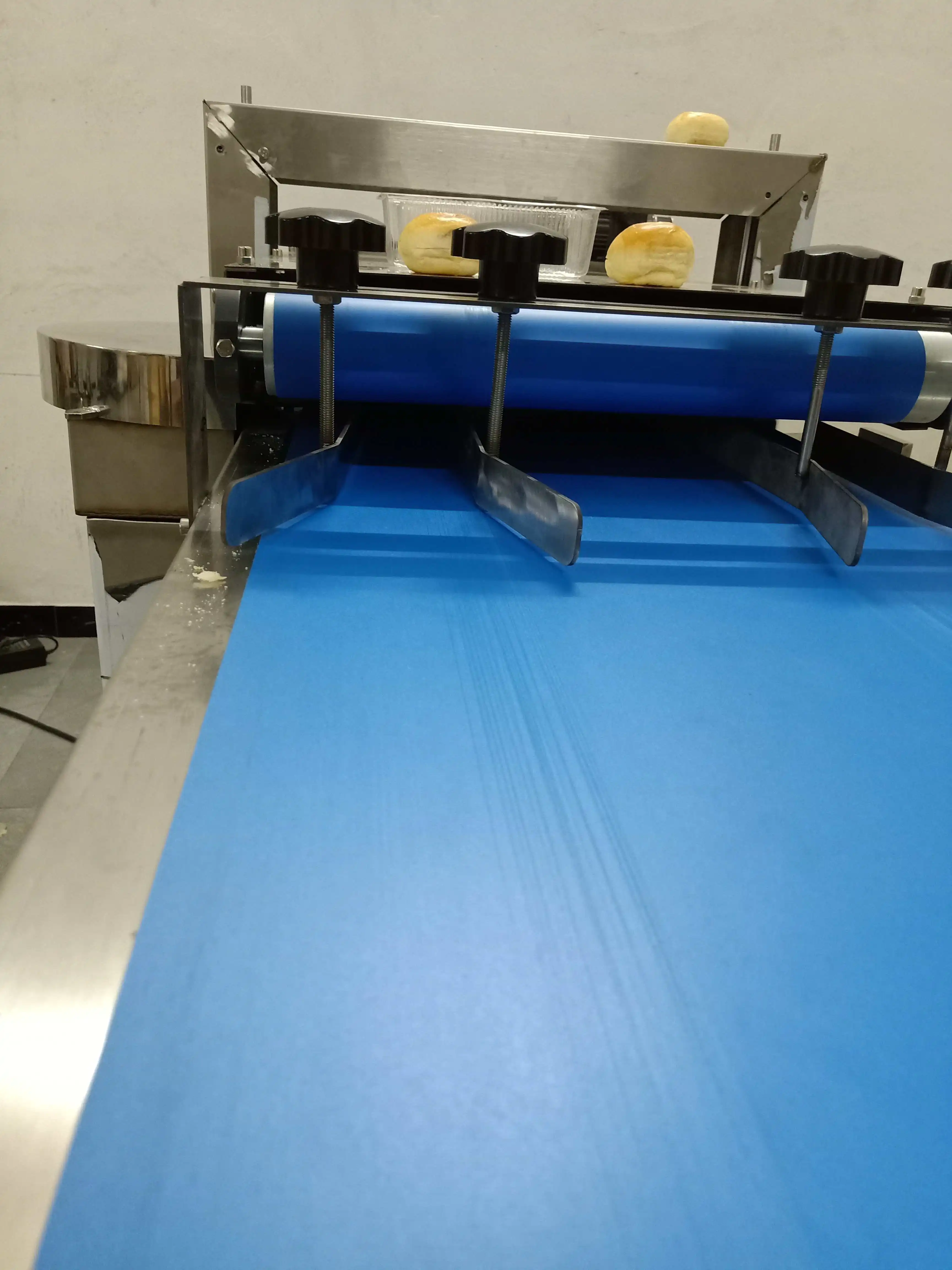 Burguer Bread Bun Dough Divider Rounder Machine Burger Bun Cutting ...