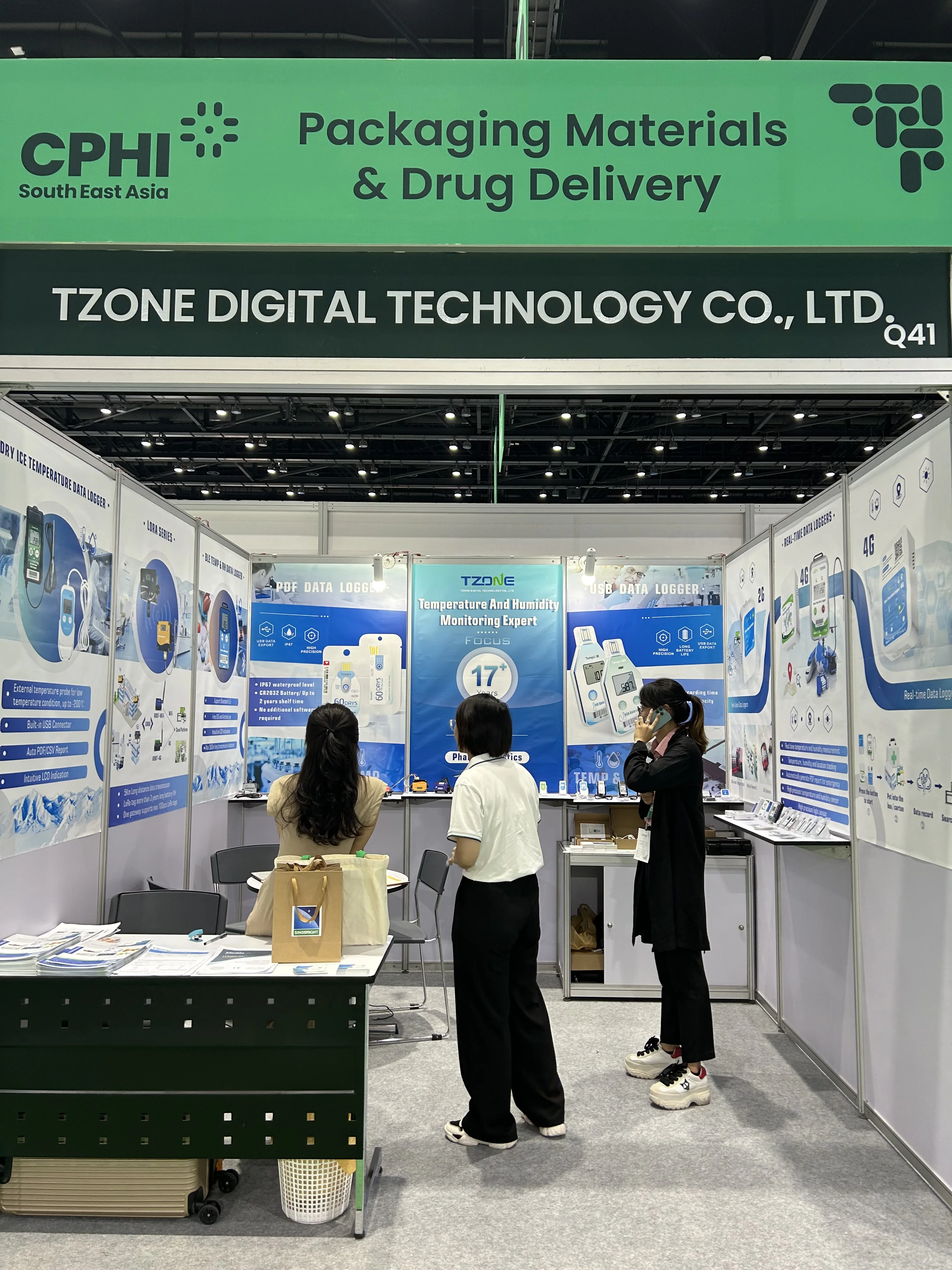 Iot Solution 4G Temperature Humidity Monitor Real Time GPS Tracker