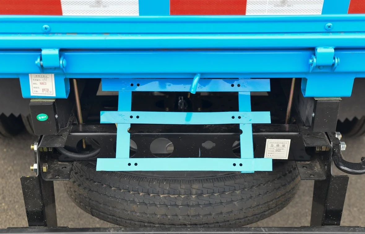 ISUZU Light Cargo Truck - 120hp, Euro VI, 4x2 Column Plate