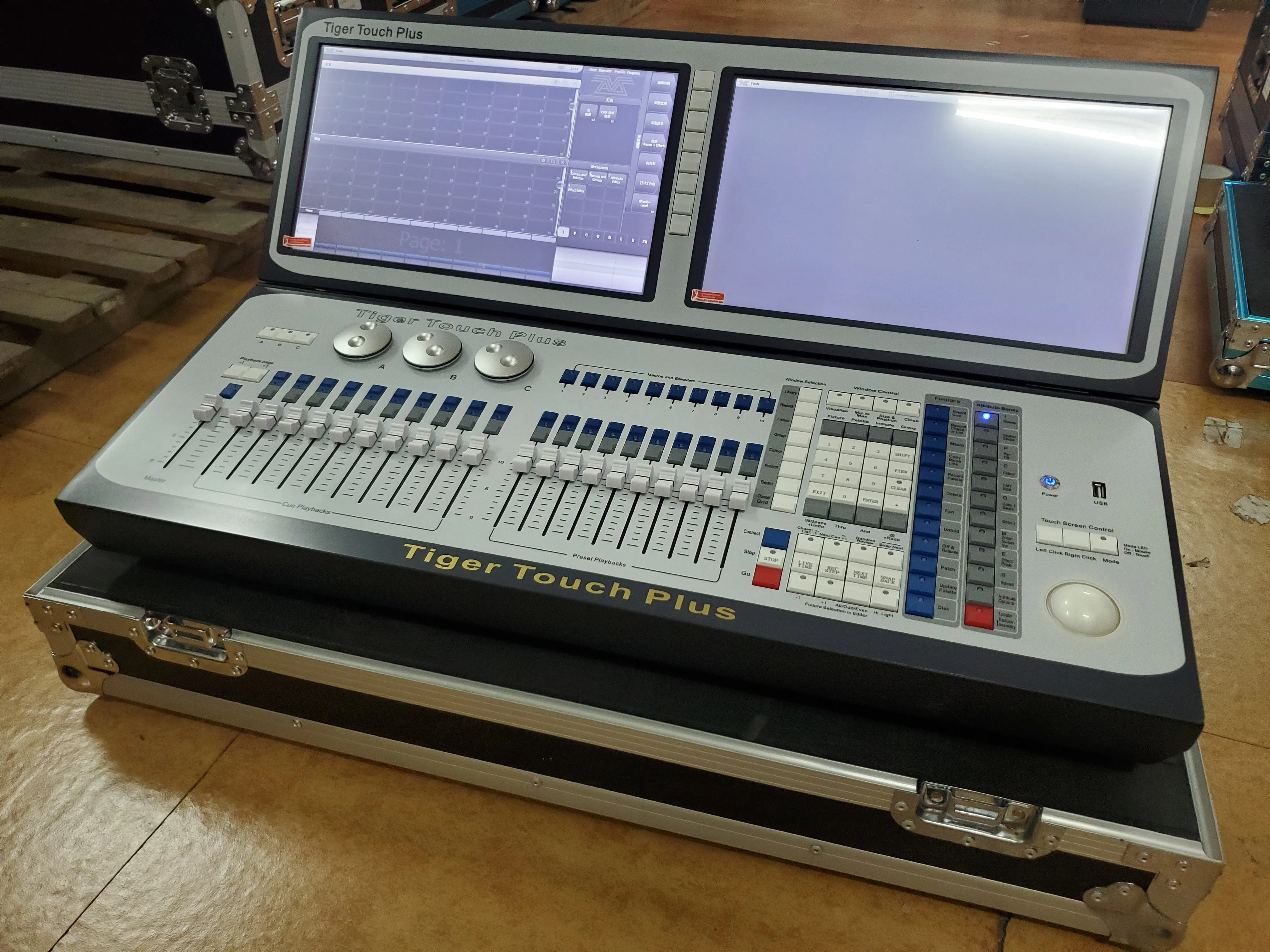 Flight case Packing Stage Light Dmx Console with 2 Screens DMX Tiger ...