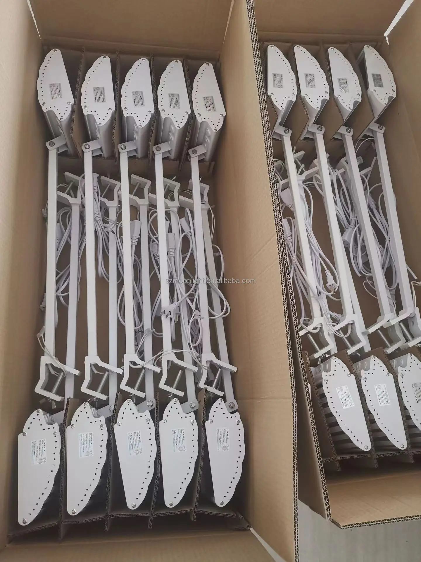 Dimmable Long Arm Spotlights for Exhibition Booths - 20W, 30W, 70W LED ...