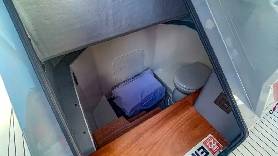 28FT Luxury Sailing Yacht with Living Room for Sale - Aluminum V-Hull ...