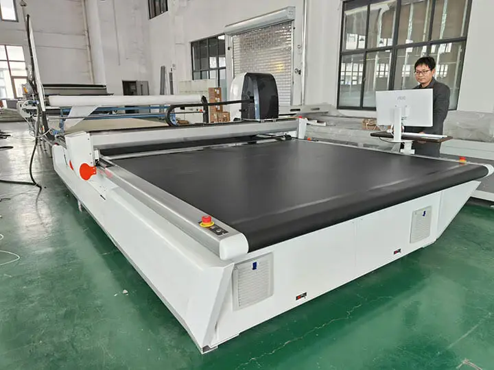 Garment Machine - Efficient Multi-Layer Fabric Cutting
