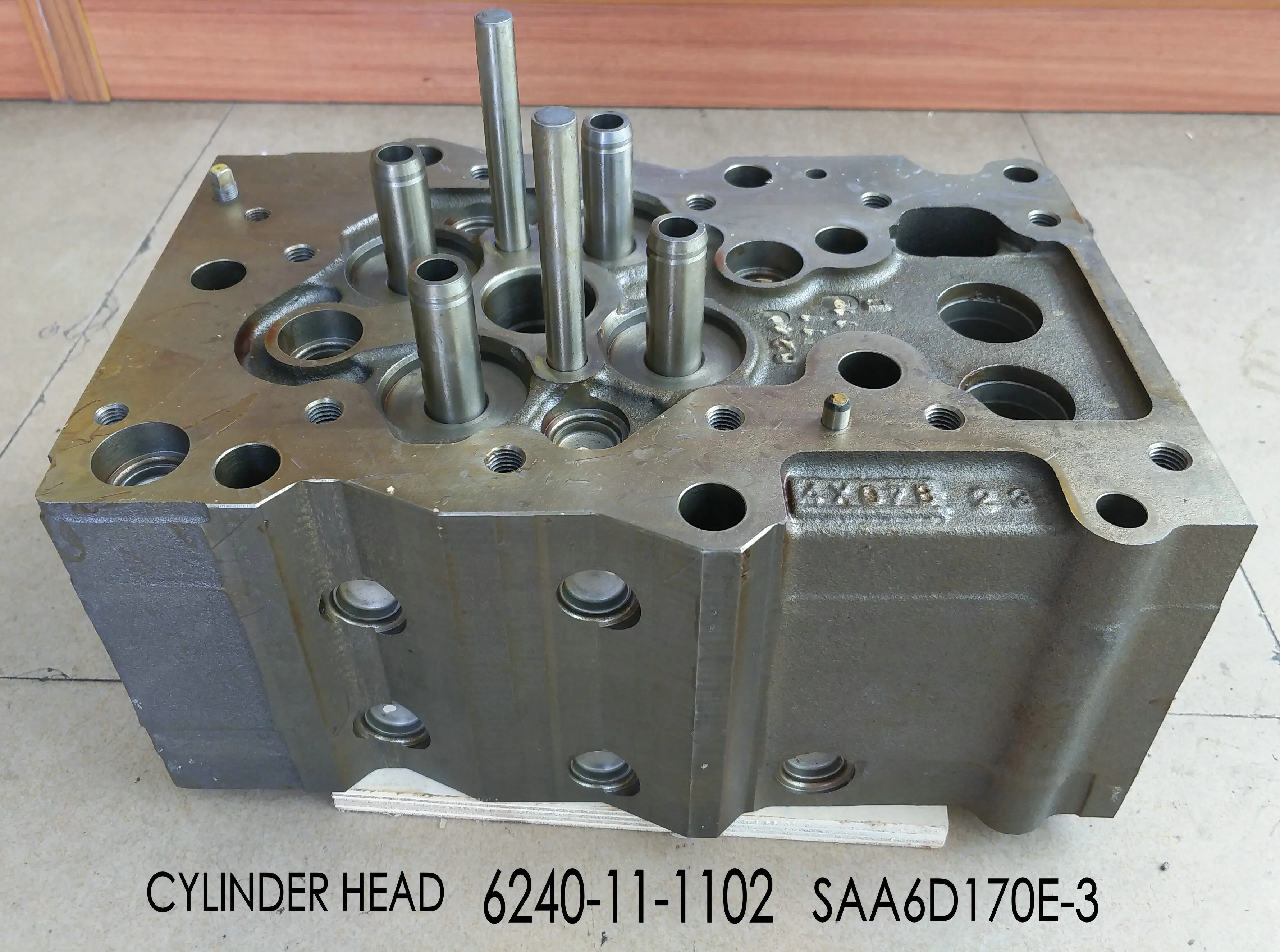 ENGINE CYLINDER HEAD 6211-12-1100 for BUILDOZER D155A-3