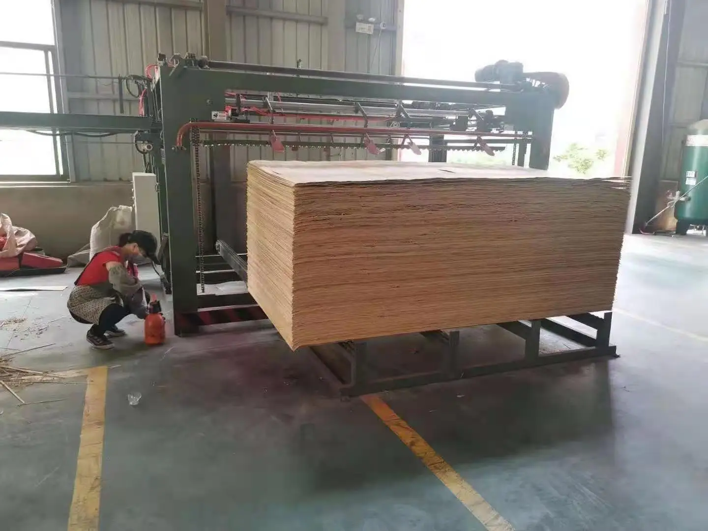 Veneer Core Veneer Composer Rotary Cutting Machine Plywood Production ...