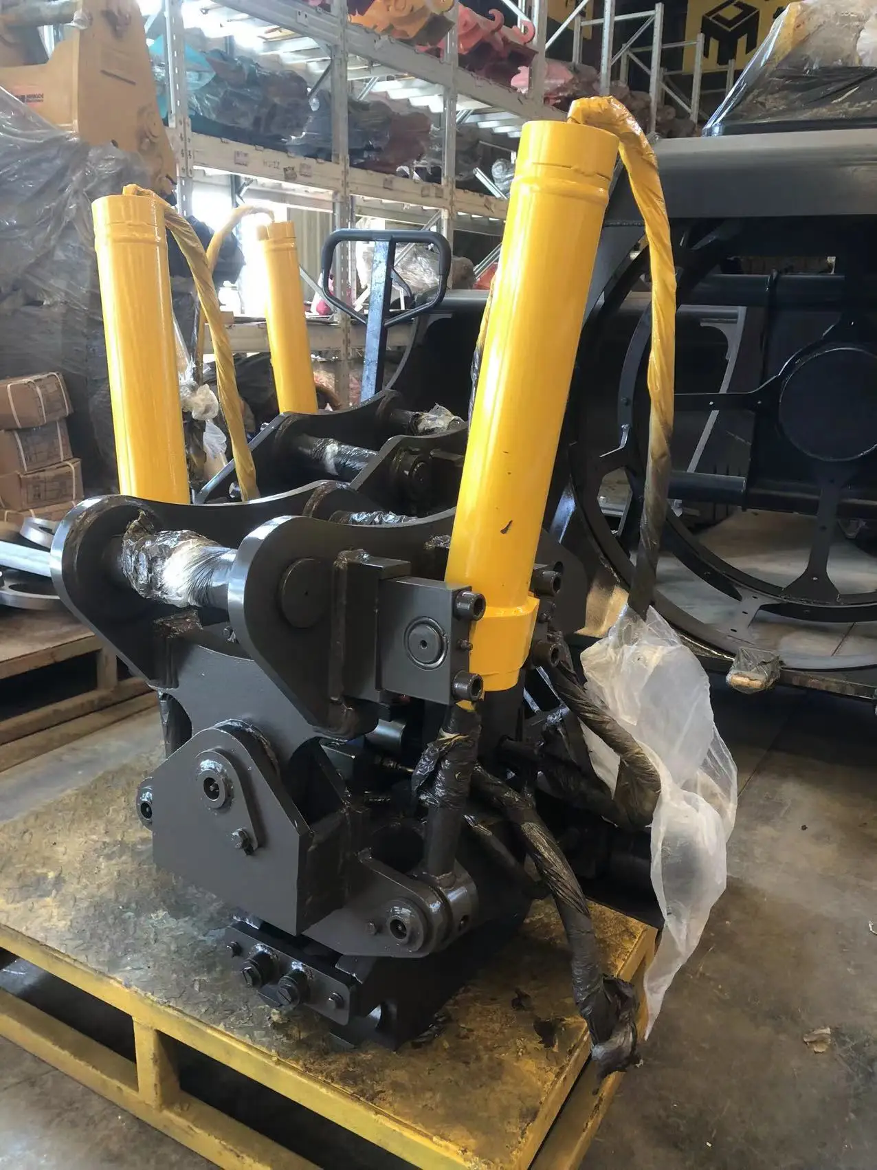 MONDE Tilt Rotator - Versatile Quick Hitch for Excavators