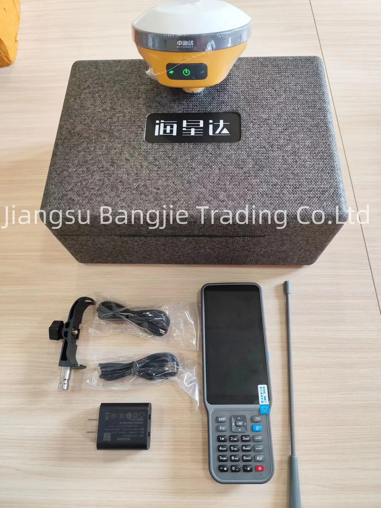 Hi-target V200 GNSS RTK Receiver 1408 Channels GNSS RTK with Advanced Performance Land ...