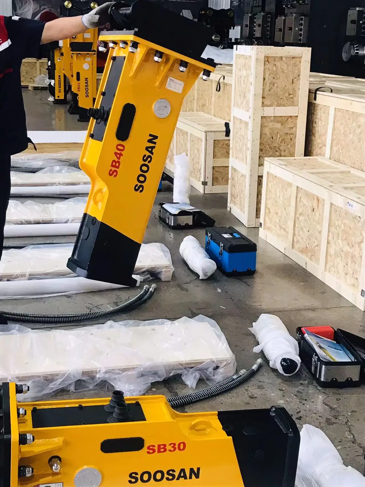 Soosan Hydraulic Breaker - Model Sb40 Box Type Silence - Buy Soosan Breaker,Hydraulic Breaker ...