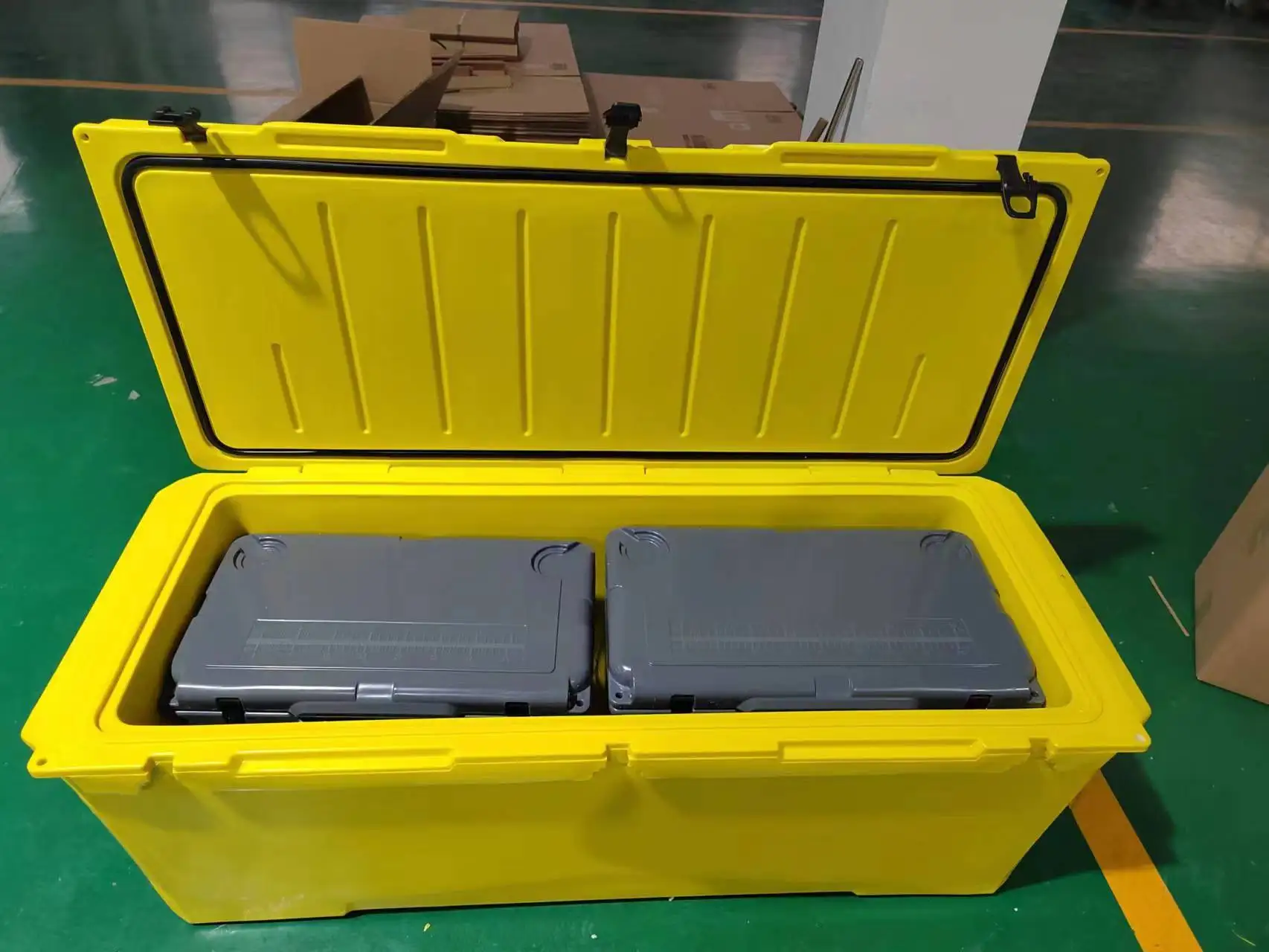 Extra Large Capacity 220L Roto-molded Cooler with Wheels and Handle for ...