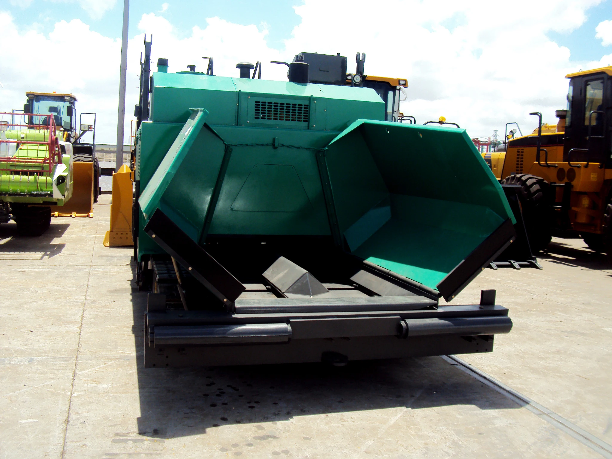 Asphalt Paving Machine Screeds & Asphalt Paver Rp1003t With Max Paving ...