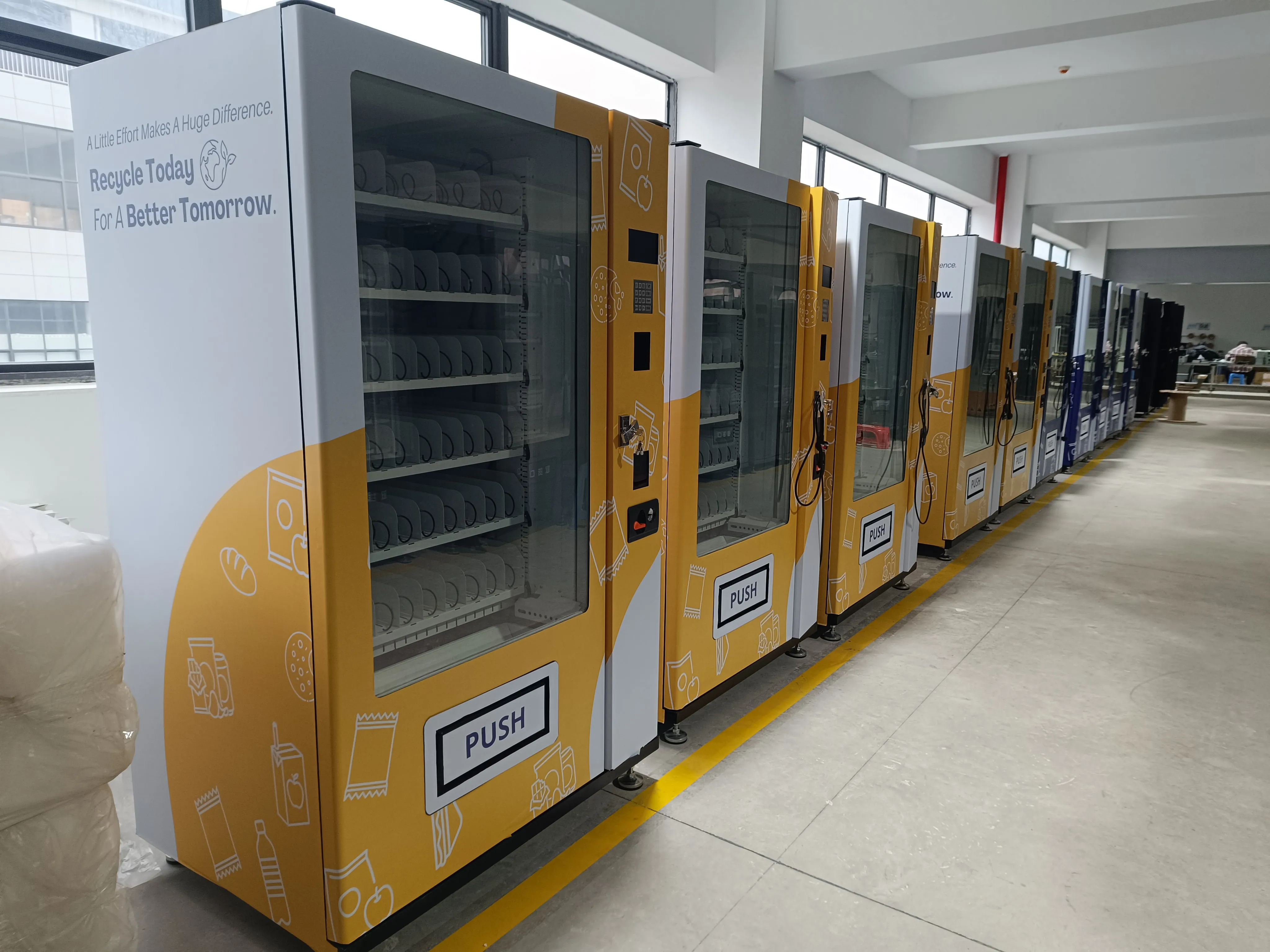 Cake Fresh Food Bubble Tea Vending Machine With Elevator System With ...