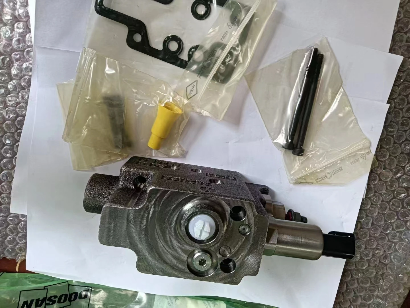 Doosan Genuine Parts - Regulator Assy for Main Pump 400825-00269