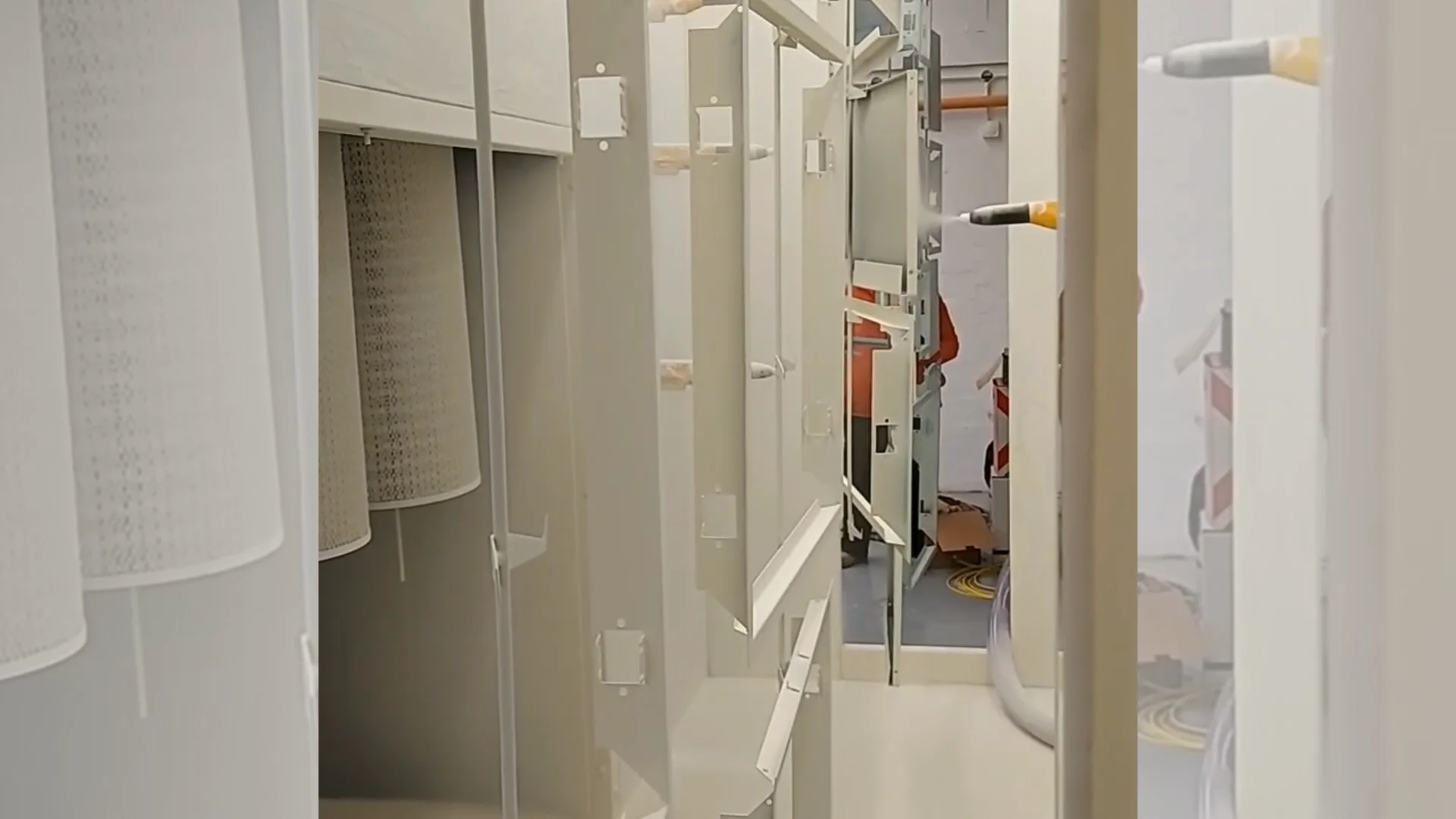 Multi-cyclone Automatic Powder Coating Booth Equipment For Metal Door ...