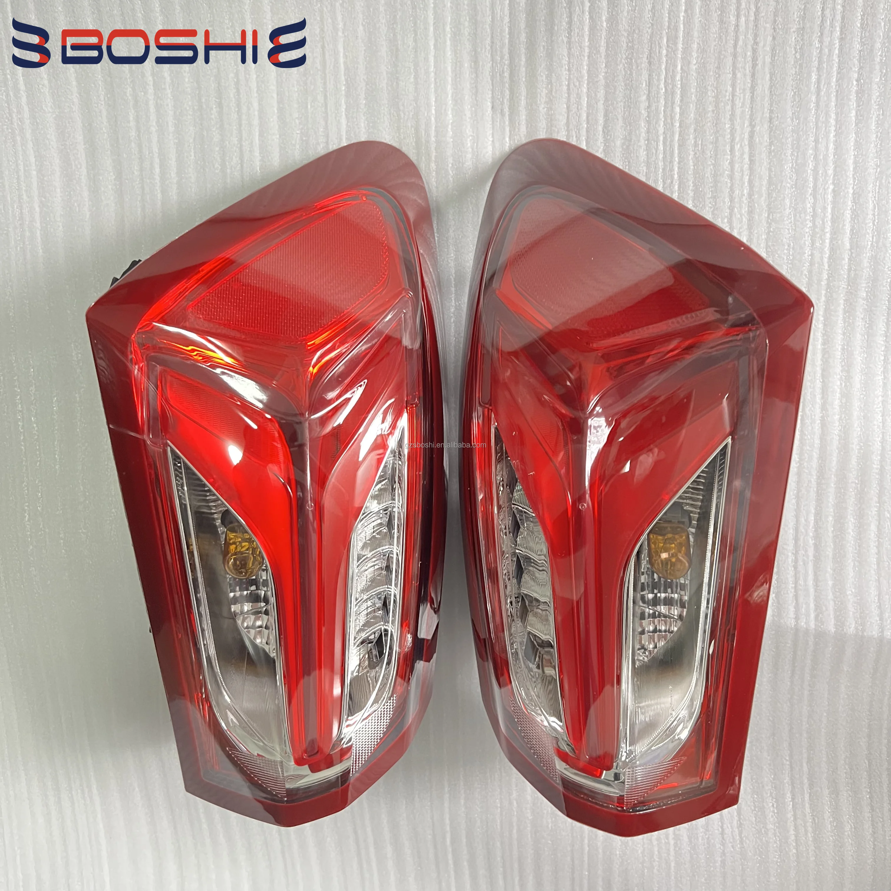 Auto Parts for Malibu XL Car Outer Tail Light Assembly R