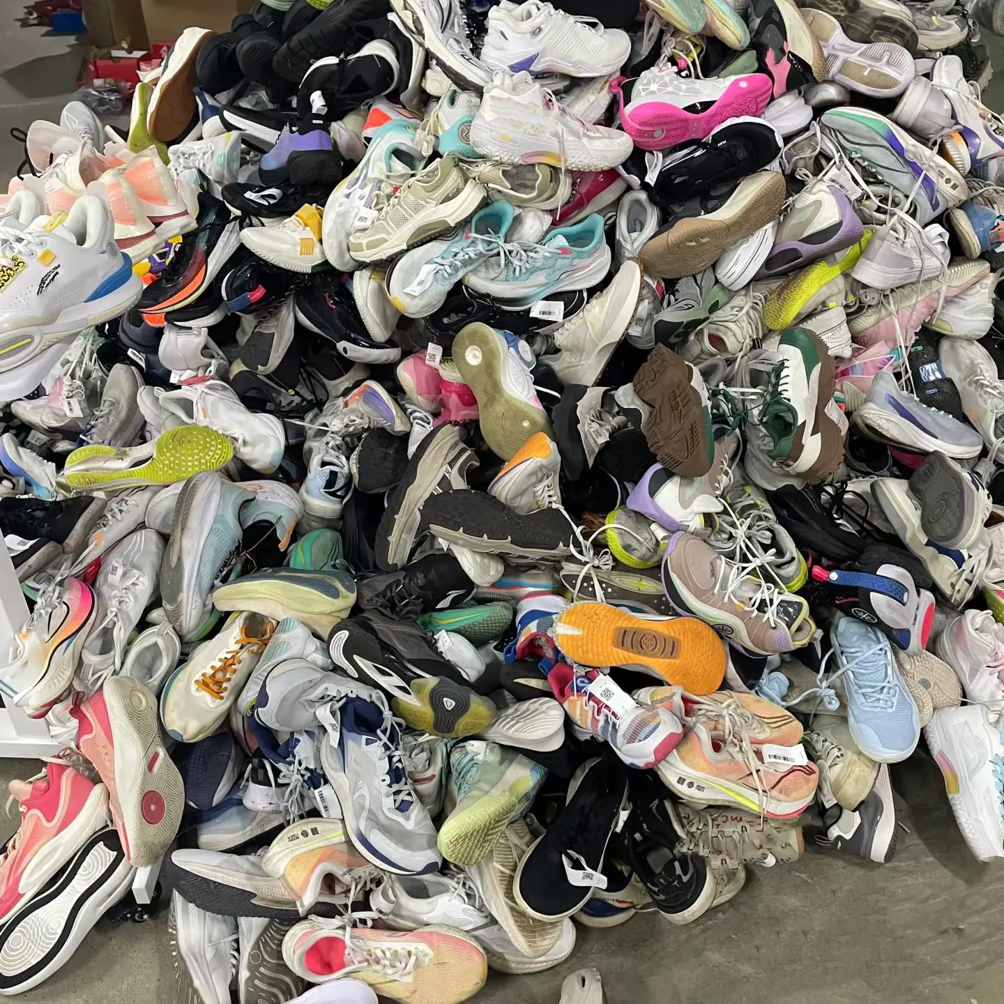 Second Hand Grade B High Cut Basketball Shoes Chinese Sport Shoes Ball ...