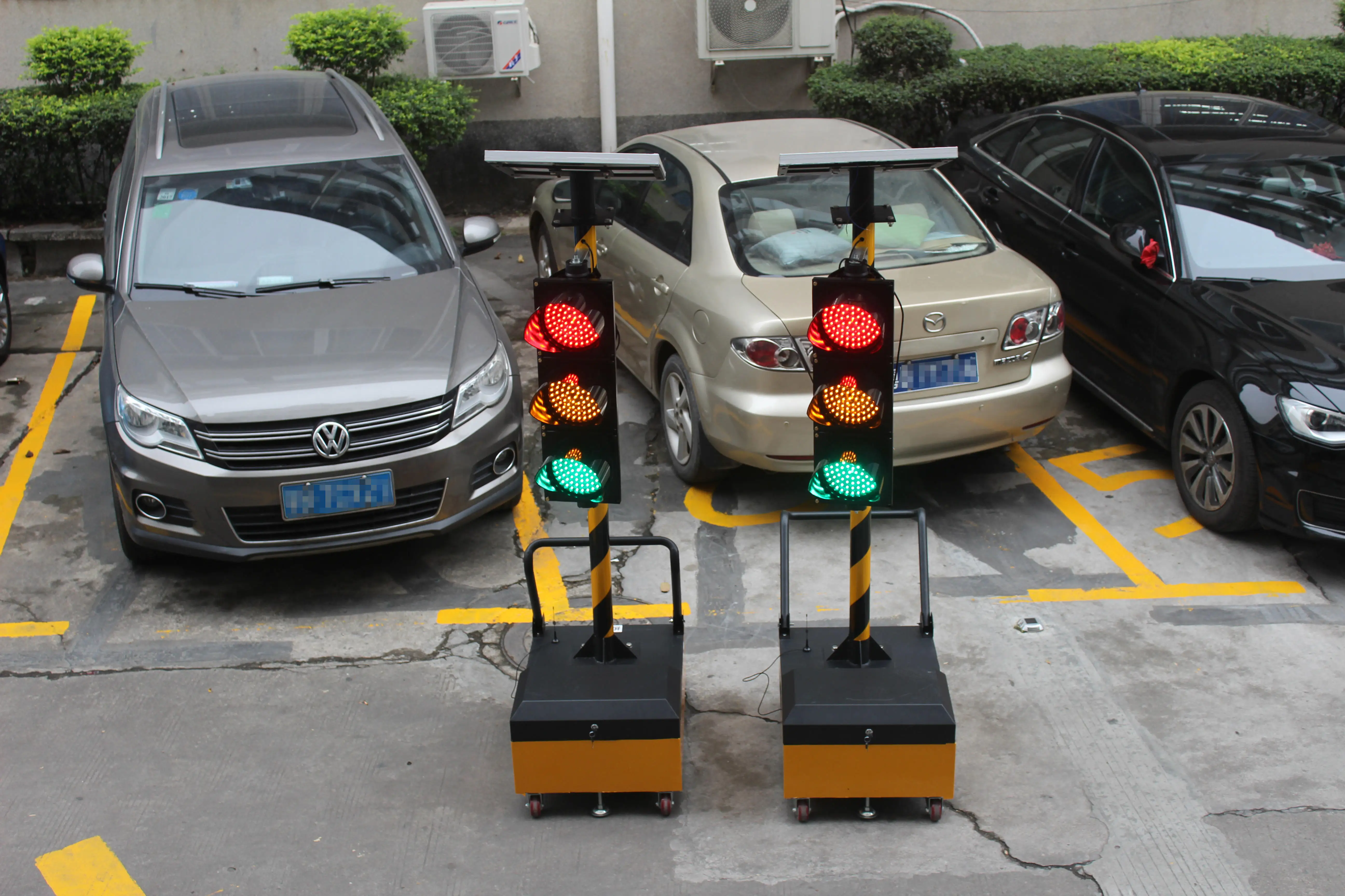 Wireless Solar Traffic Light - 200-800 Meters Portable LED Solution for ...