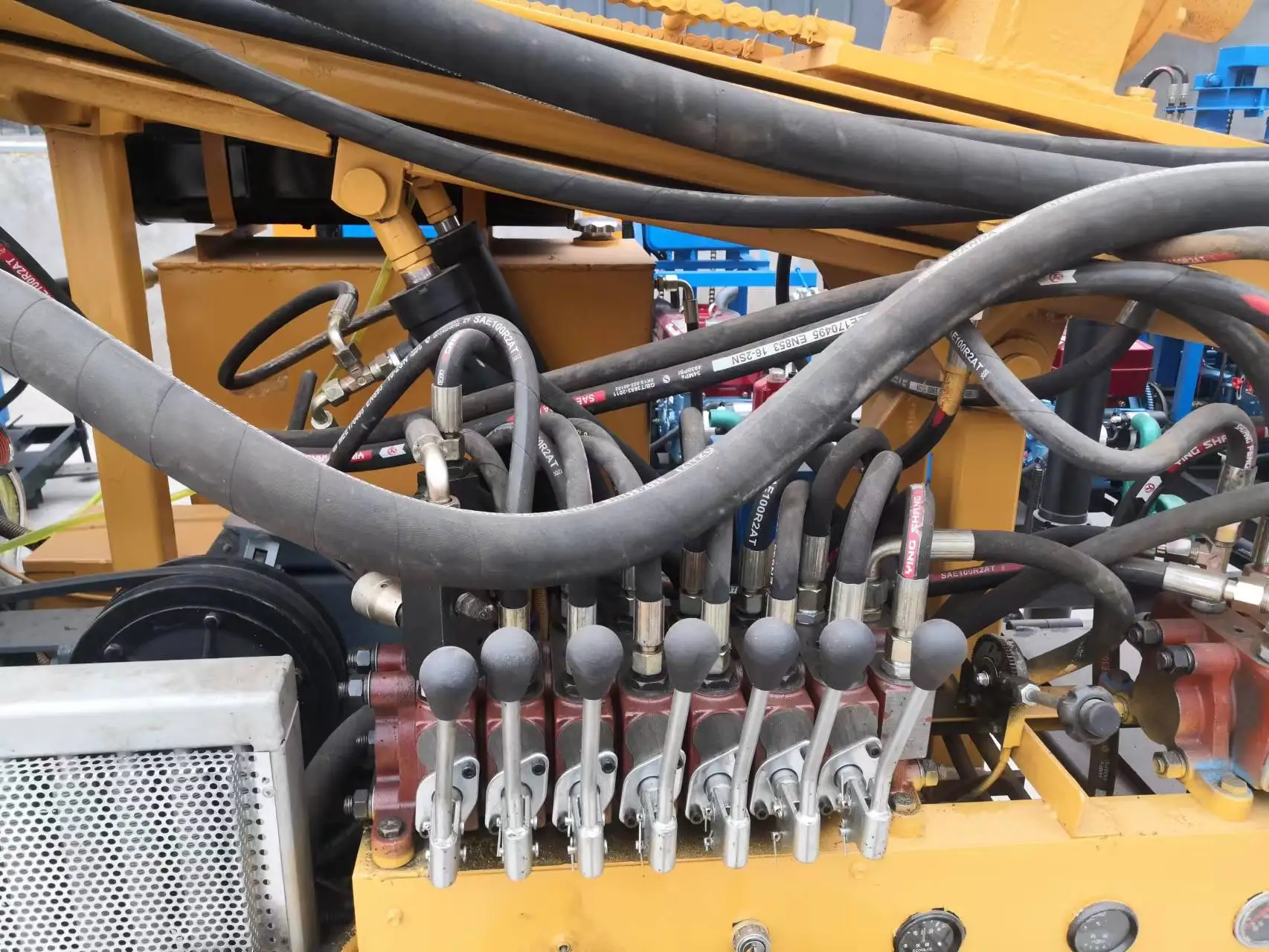 Portable Wheels Hydraulic Drilling Rig Pneumatic Borehole Water ...