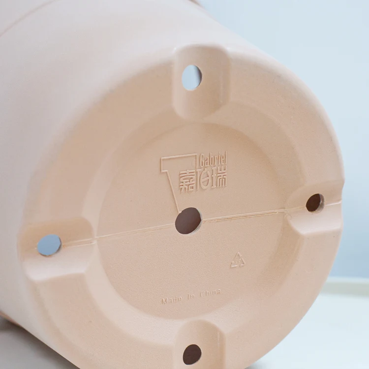 Plastic Gamle Design: Elegant Flower Pots for Indoor Gardens