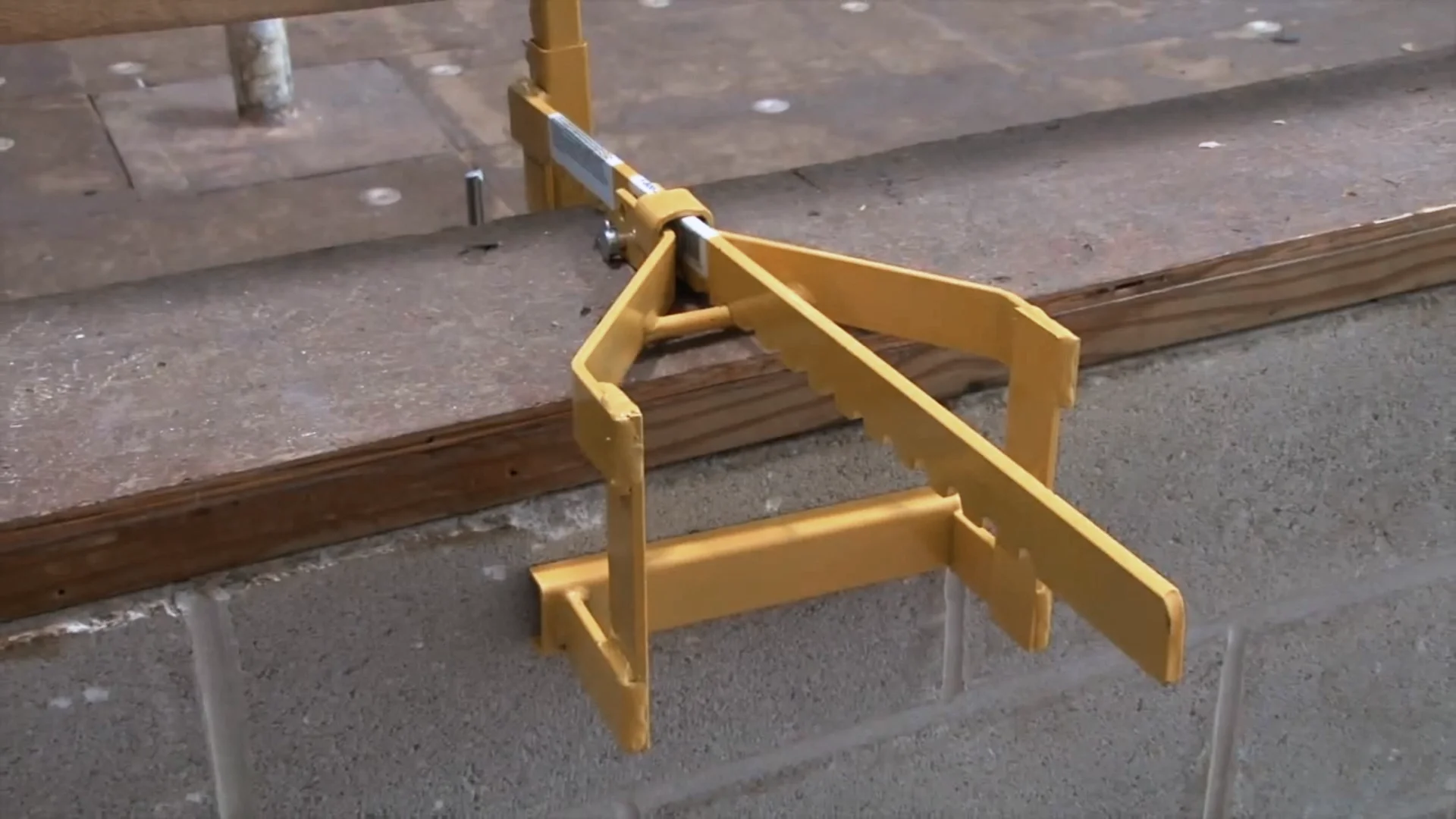 Parapet Clamp For Construction Parapet Clamp For Suspended Platform ...