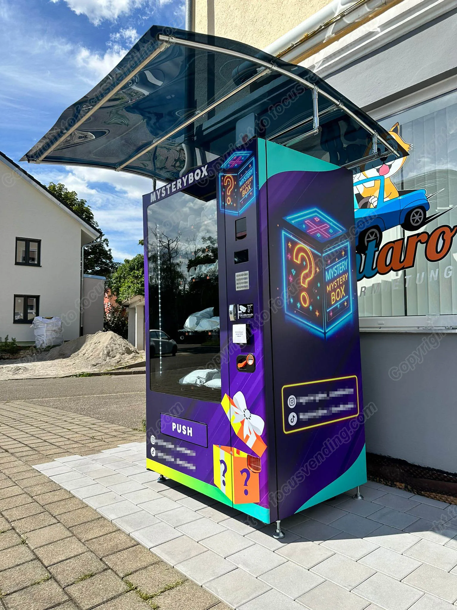 Hot Water Ramen Vending Machines - Instant Noodle Solutions