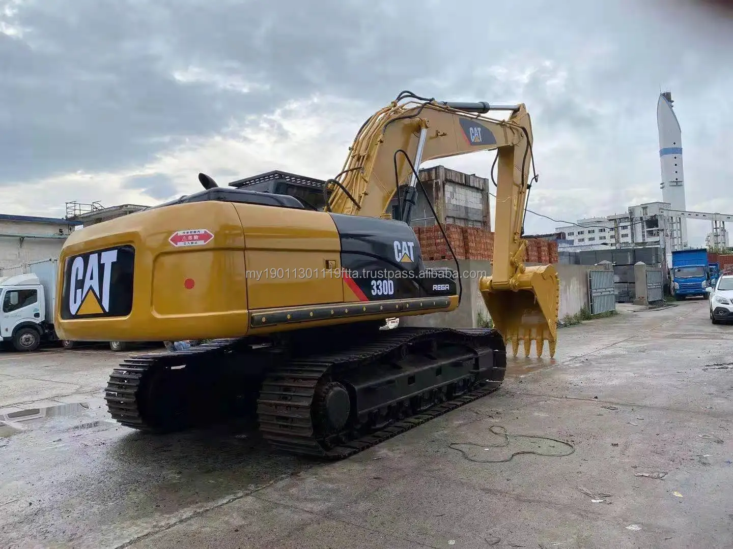 Used Cat 330D Excavator - Reliable Earth Moving Machinery