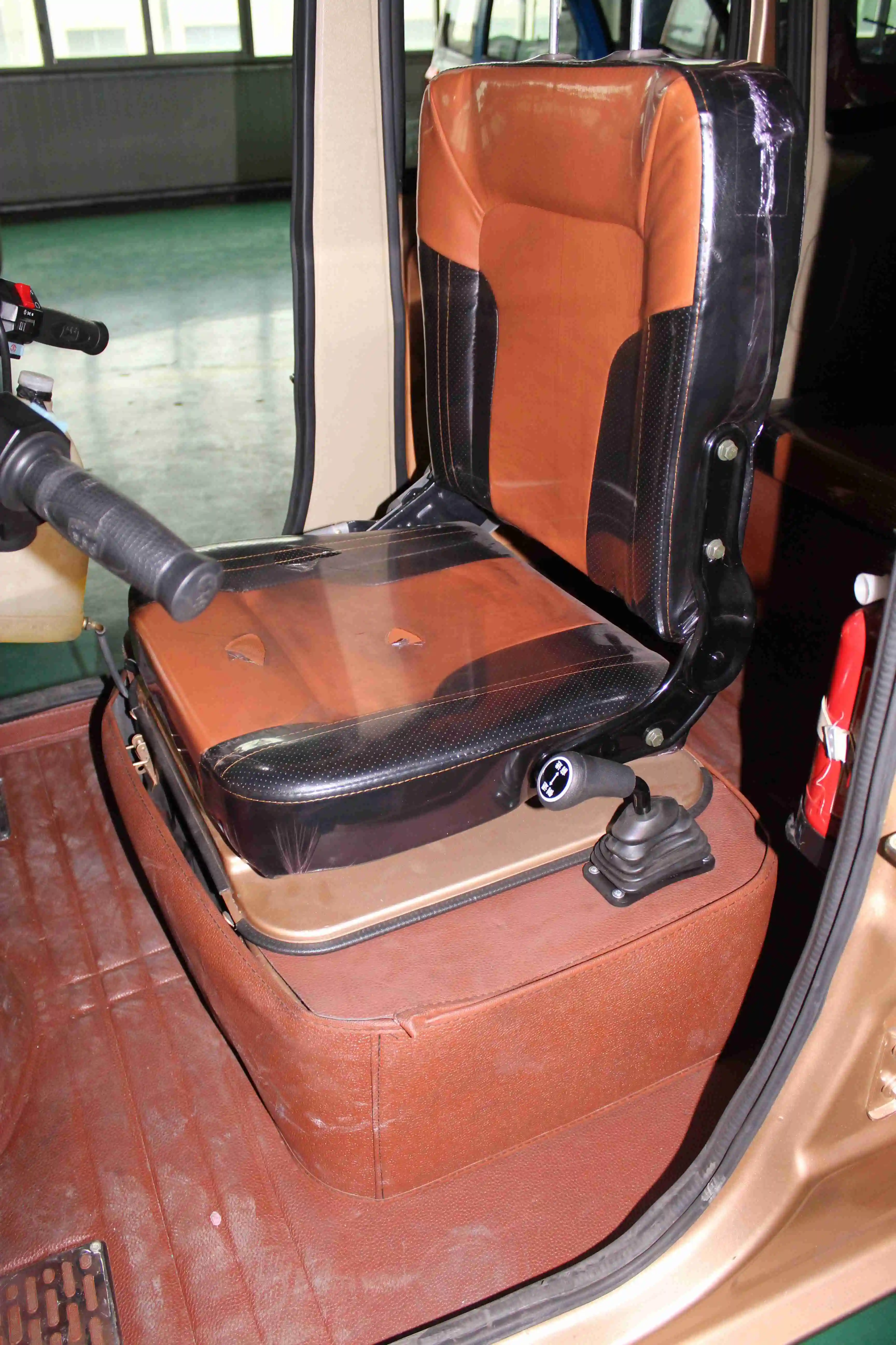 Bajaj Auto Three Wheeler Disabled Tricycle Passenger Gasoline Tricycle