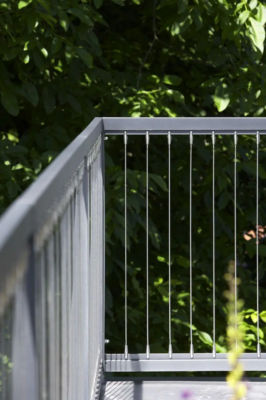 Vertical Cable Railing System for Villa Deck & Balcony