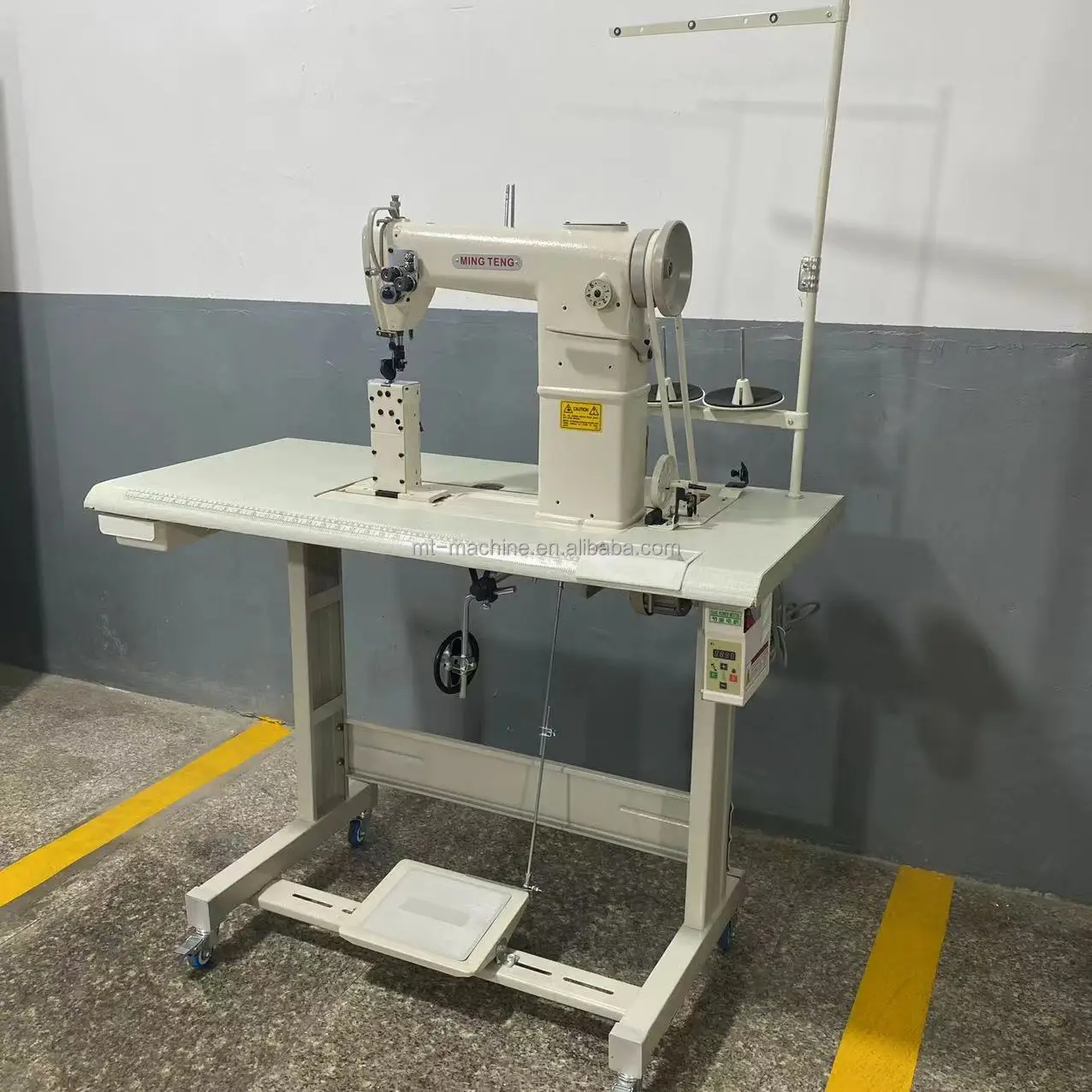 820 Double Needle Post Bed Leather Shoes Sewing Machine